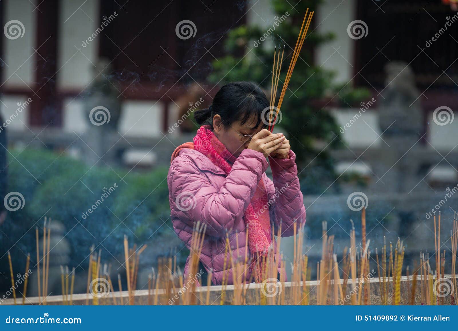 Chinese Praying at Temple, Guangzhou, China Editorial Photography ...
