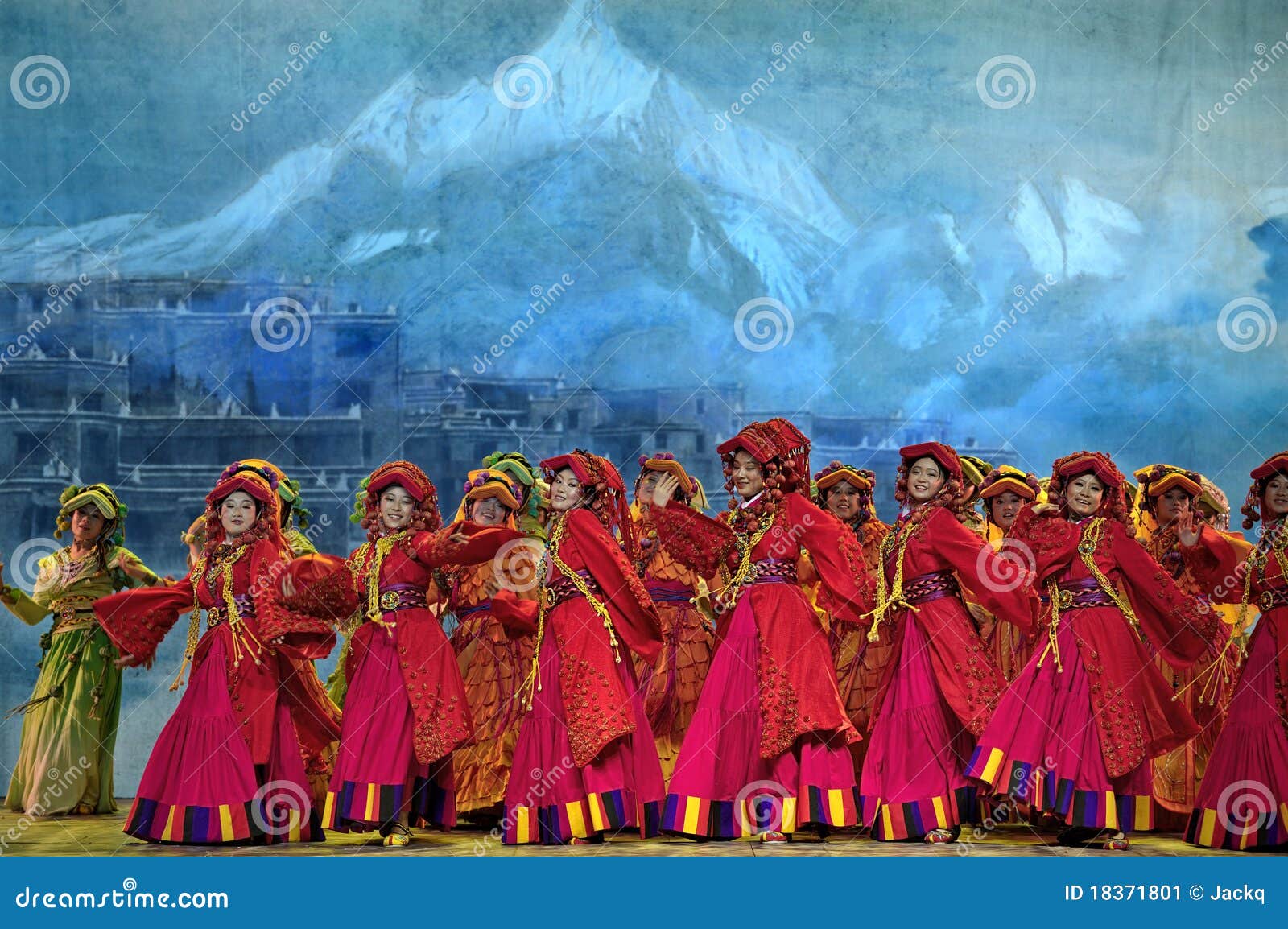 Chinese Qiang Ethnic Dancer Editorial Photo - Image of actress, ardor ...