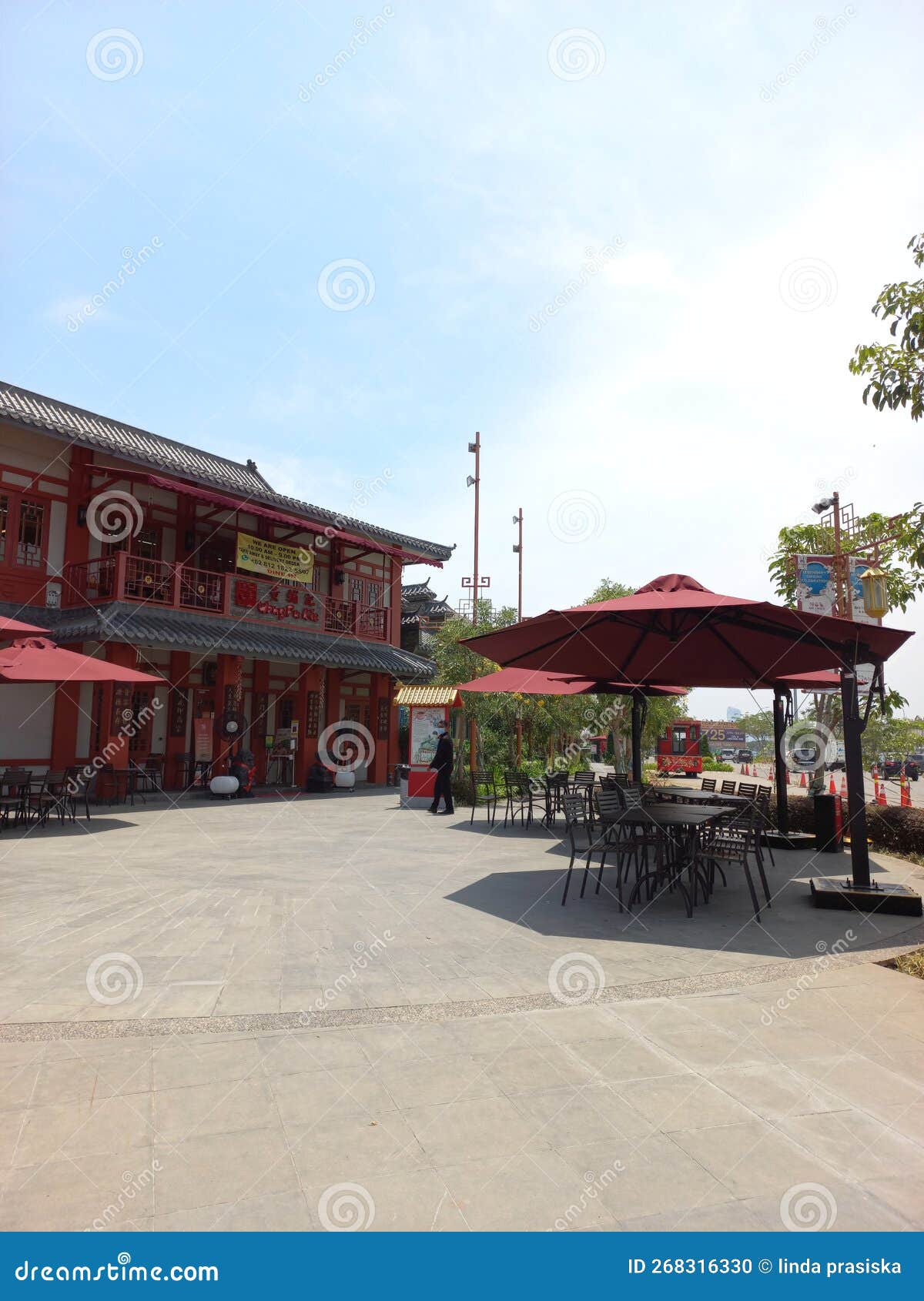Chinese Restaurant Front Yard Editorial Image - Image of tree, road ...