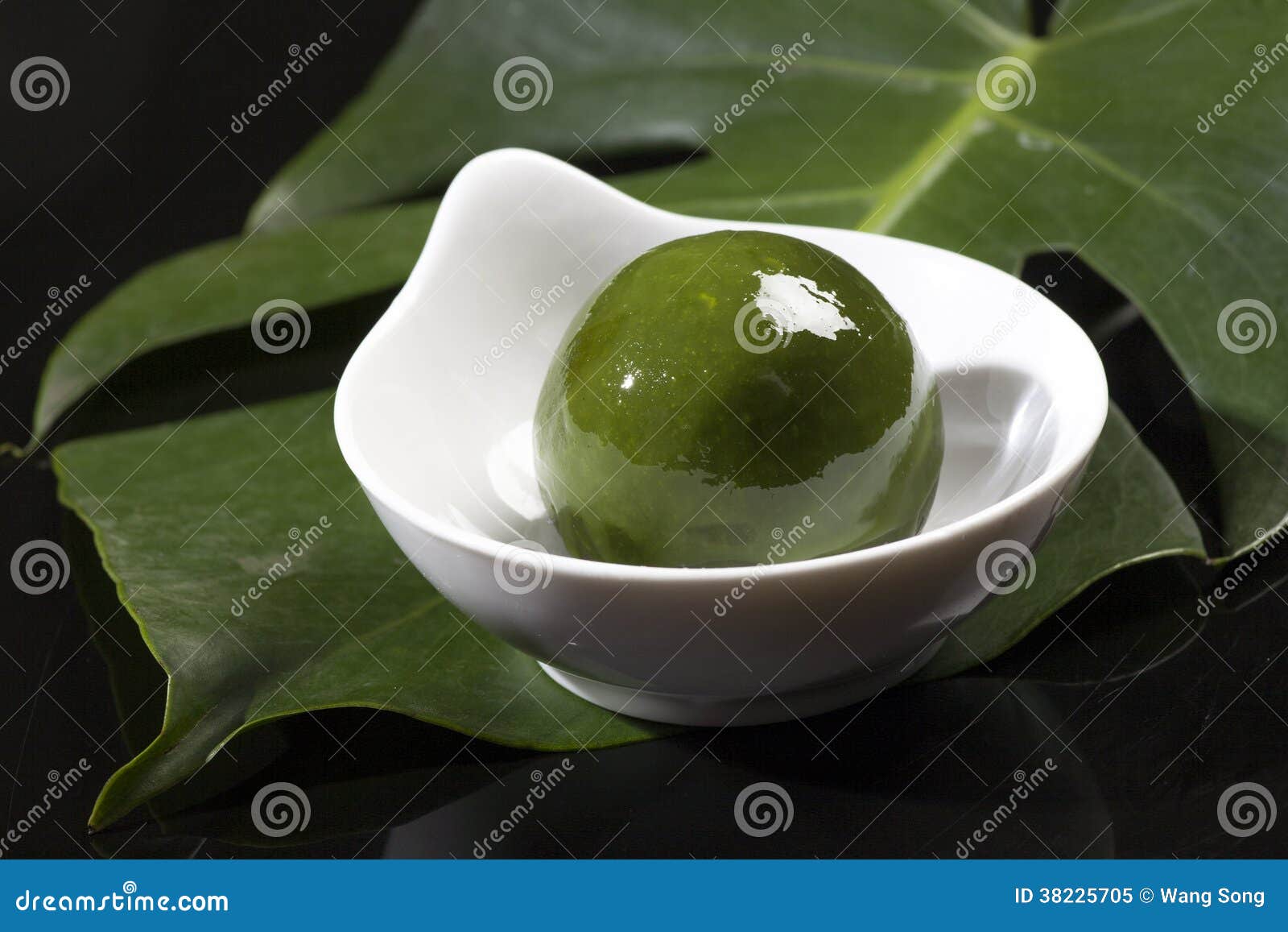 Chinese Snacks, Green Dumpling Stock Image - Image of served, steamed ...