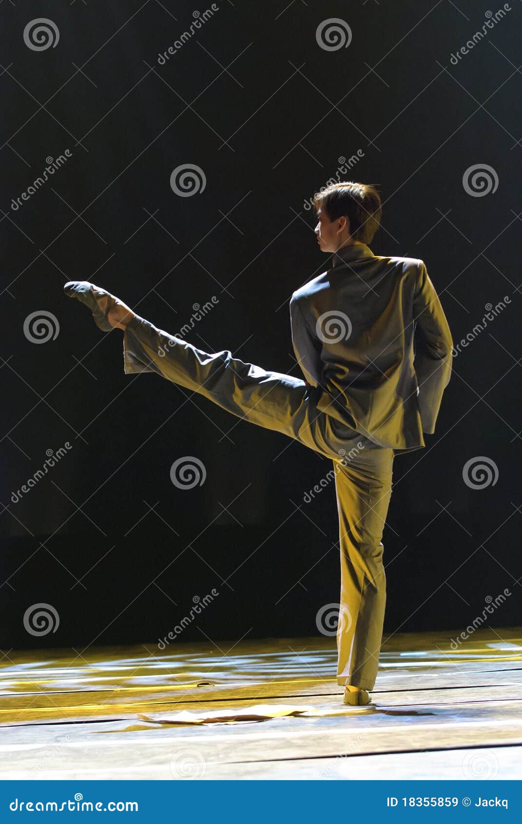 Chinese Solo dance editorial stock image. Image of background - 18355859