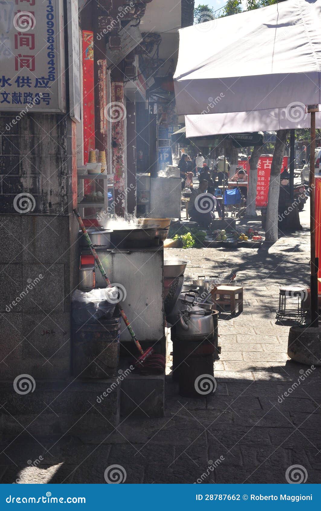 Chinese street kitchen editorial photography. Image of tradition - 28787662