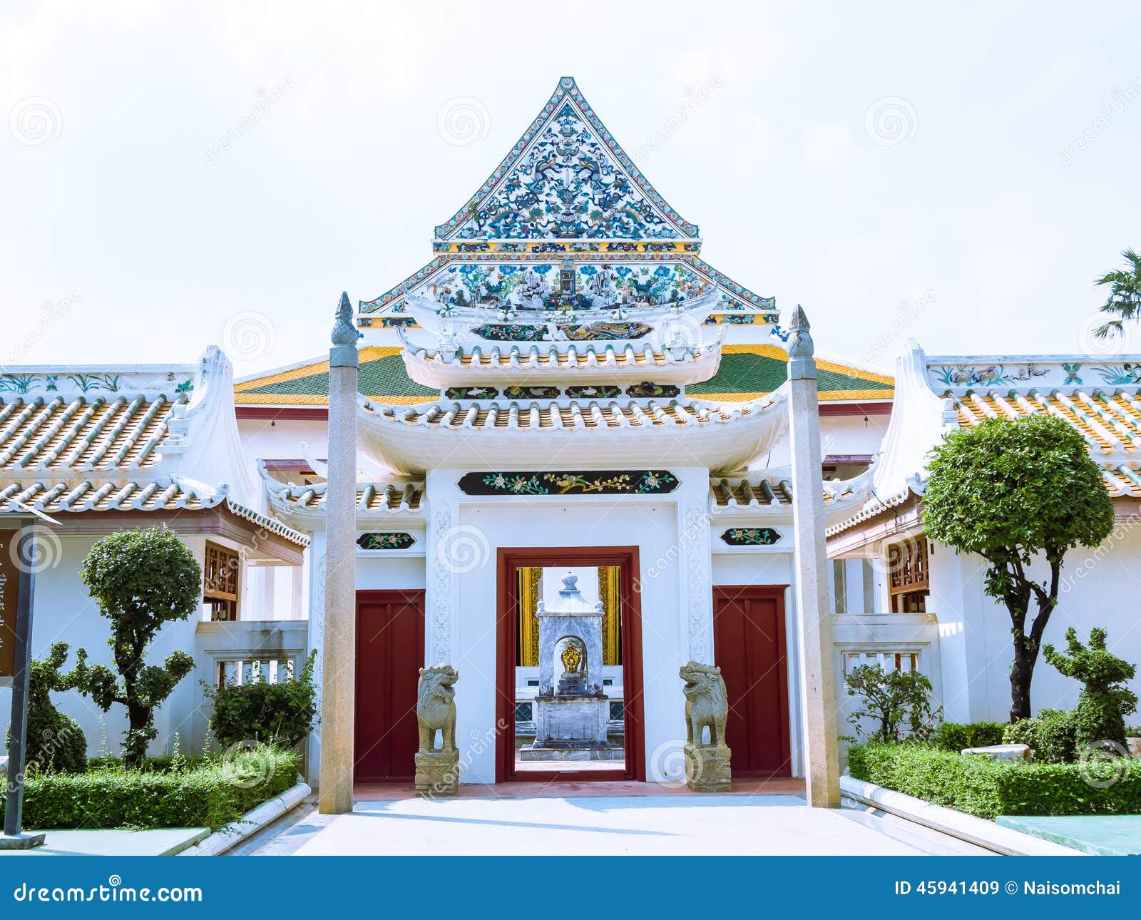 Chinese Style Arch at the Front of Thai Buddhist Church. Stock Image ...