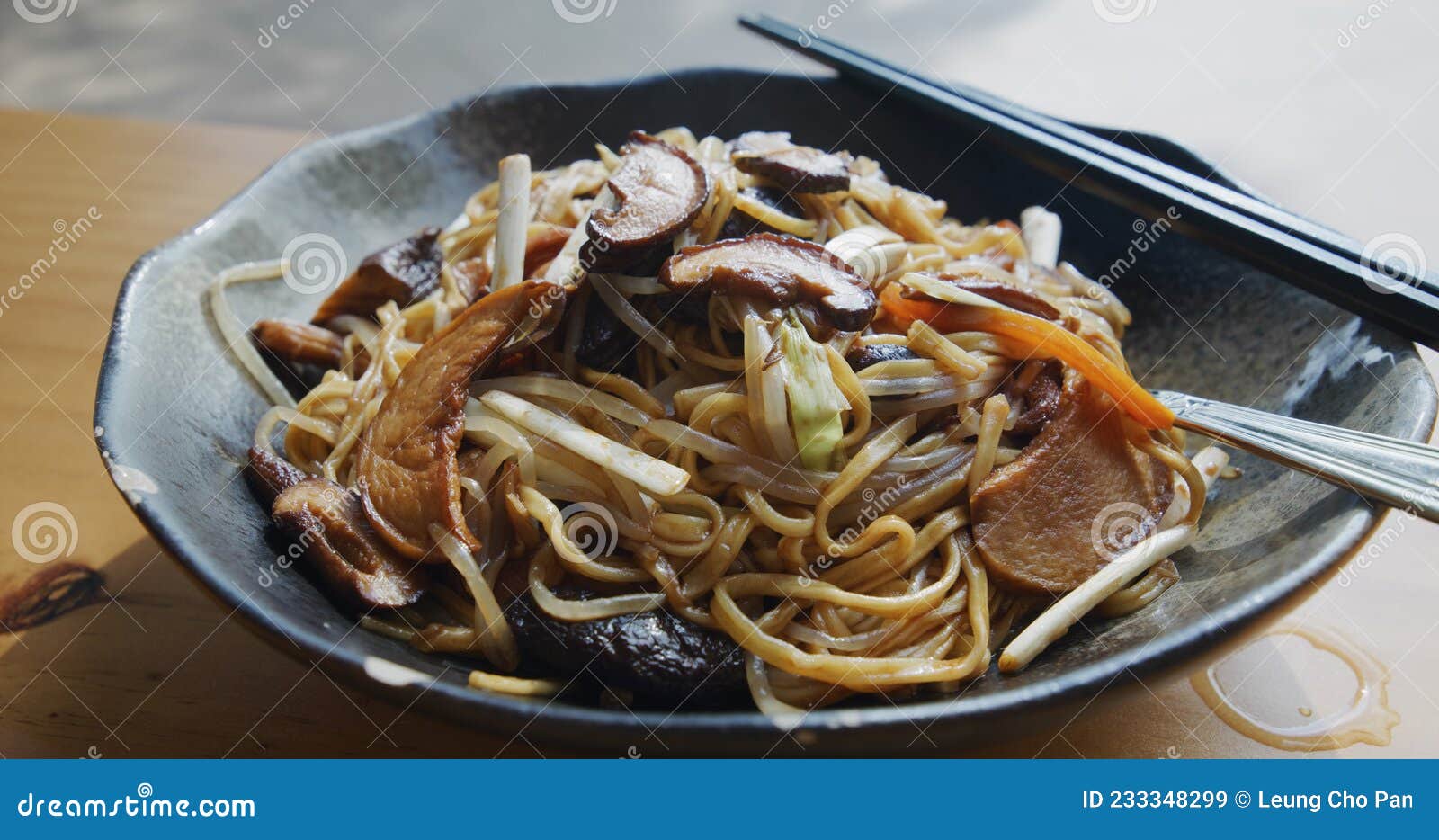 Chinese Style Braised Noodles Stock Image - Image of lunch, mushroom ...