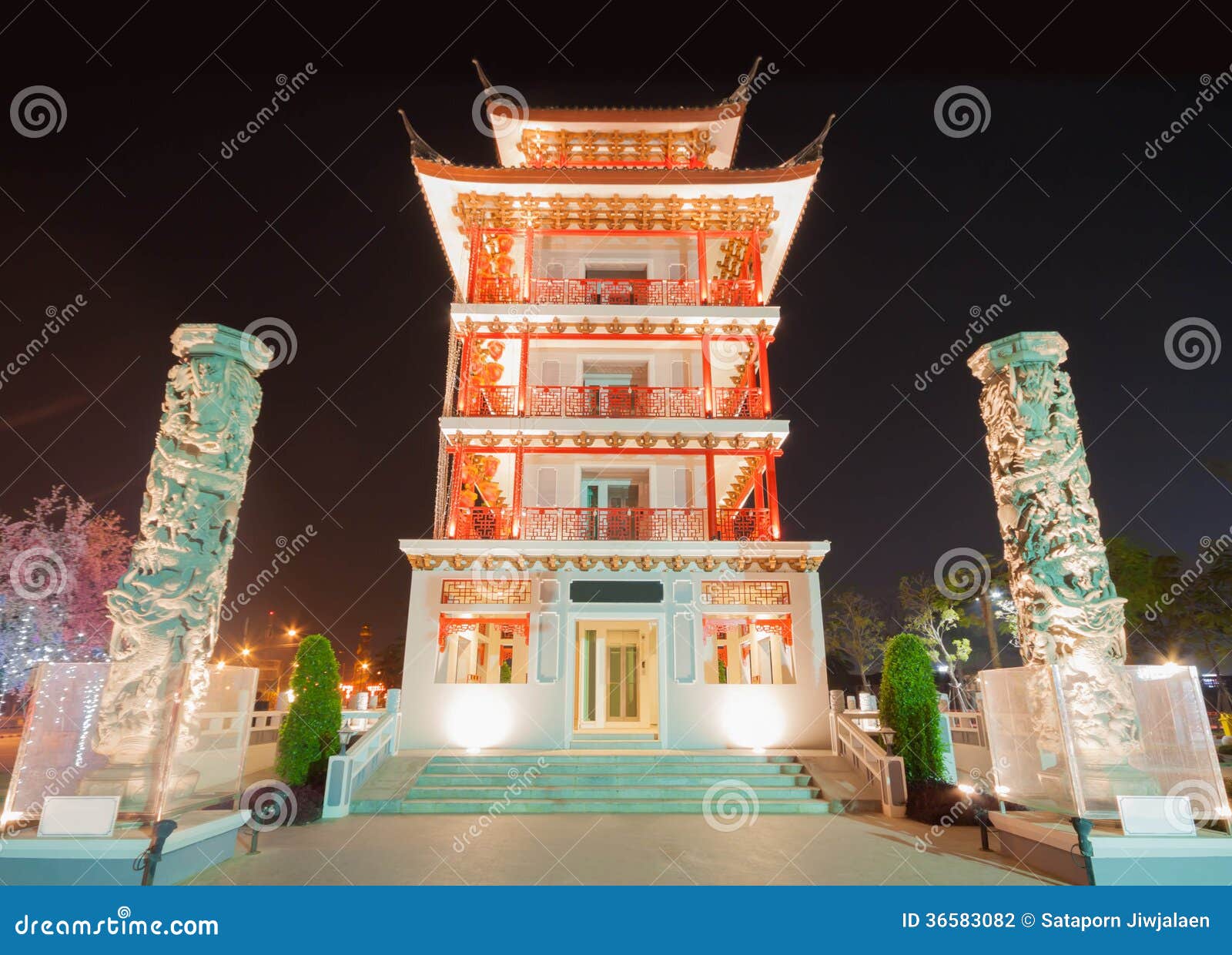 Chinese style building stock photo. Image of dragon, gold - 36583082