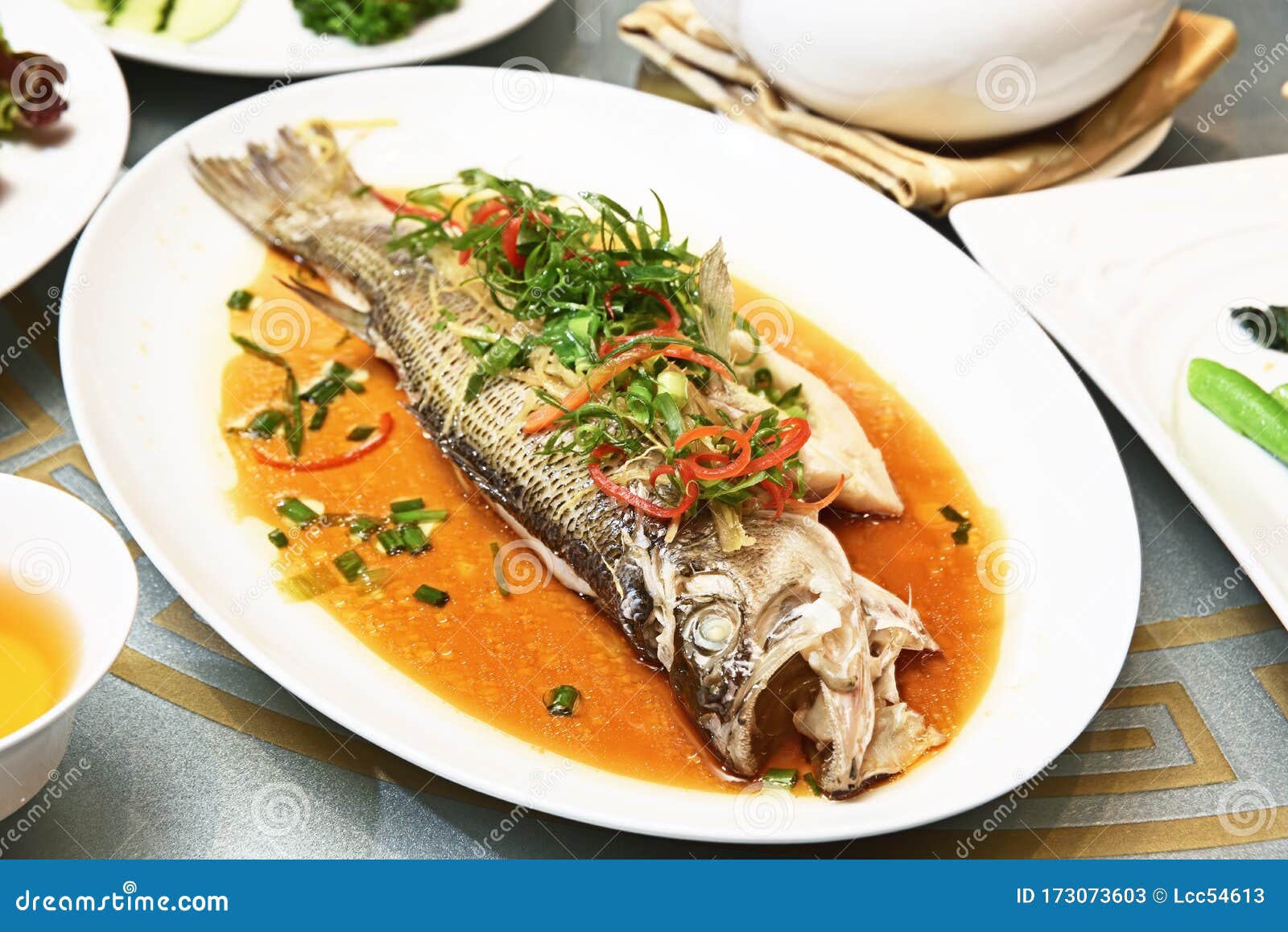 Chinese Style Steamed Perch Stock Image - Image of scallion, plate ...