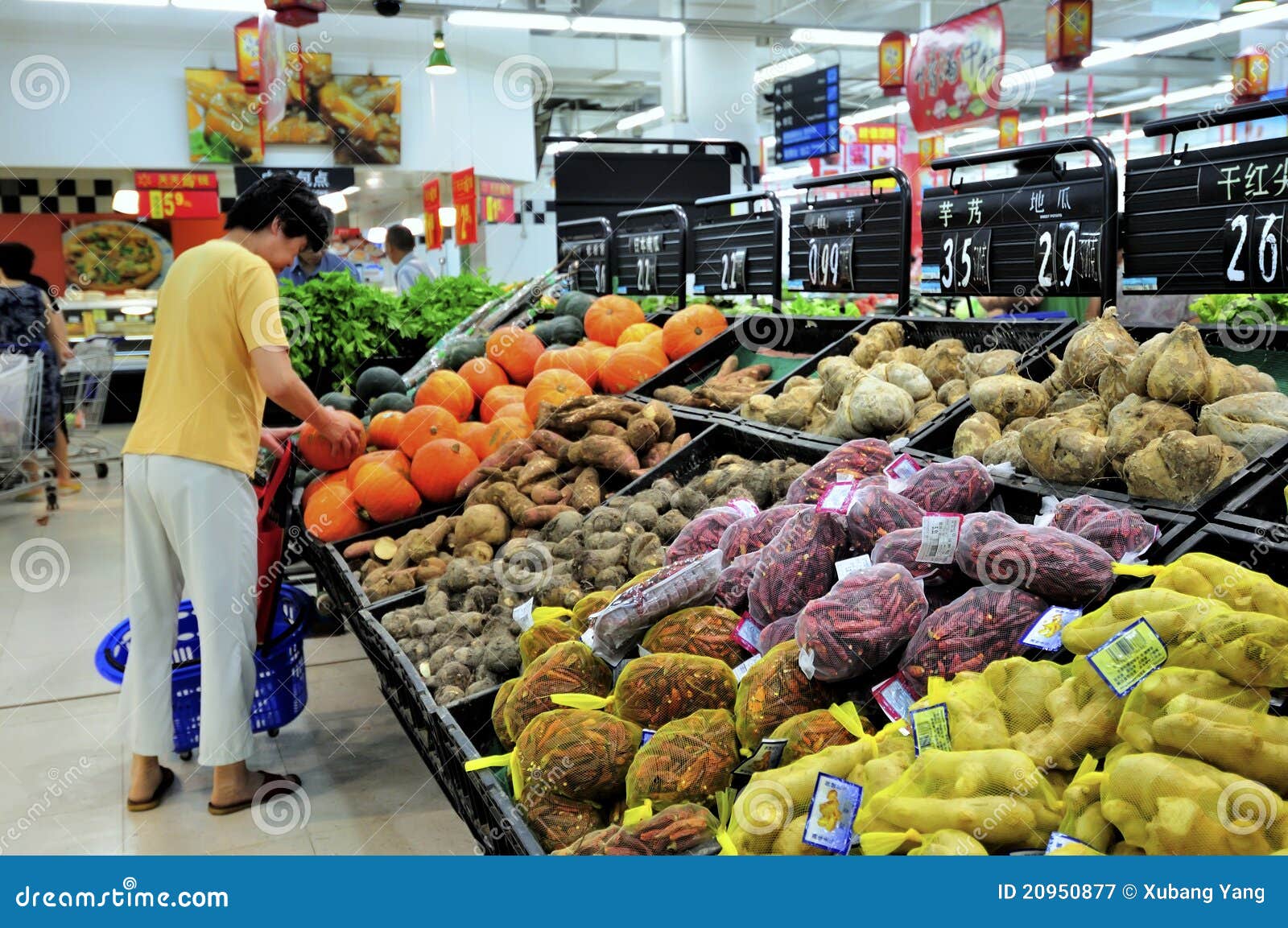 Chinese supermarket editorial photography. Image of market - 20950877