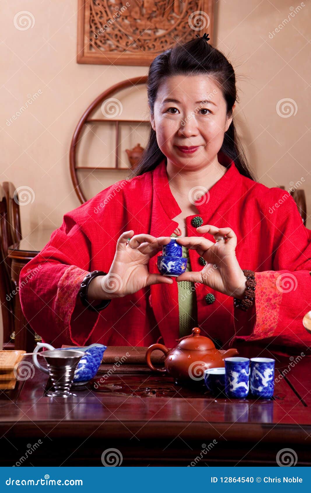 Chinese Tea Lady, Traditionally Dressed Stock Photo - Image of chinese ...