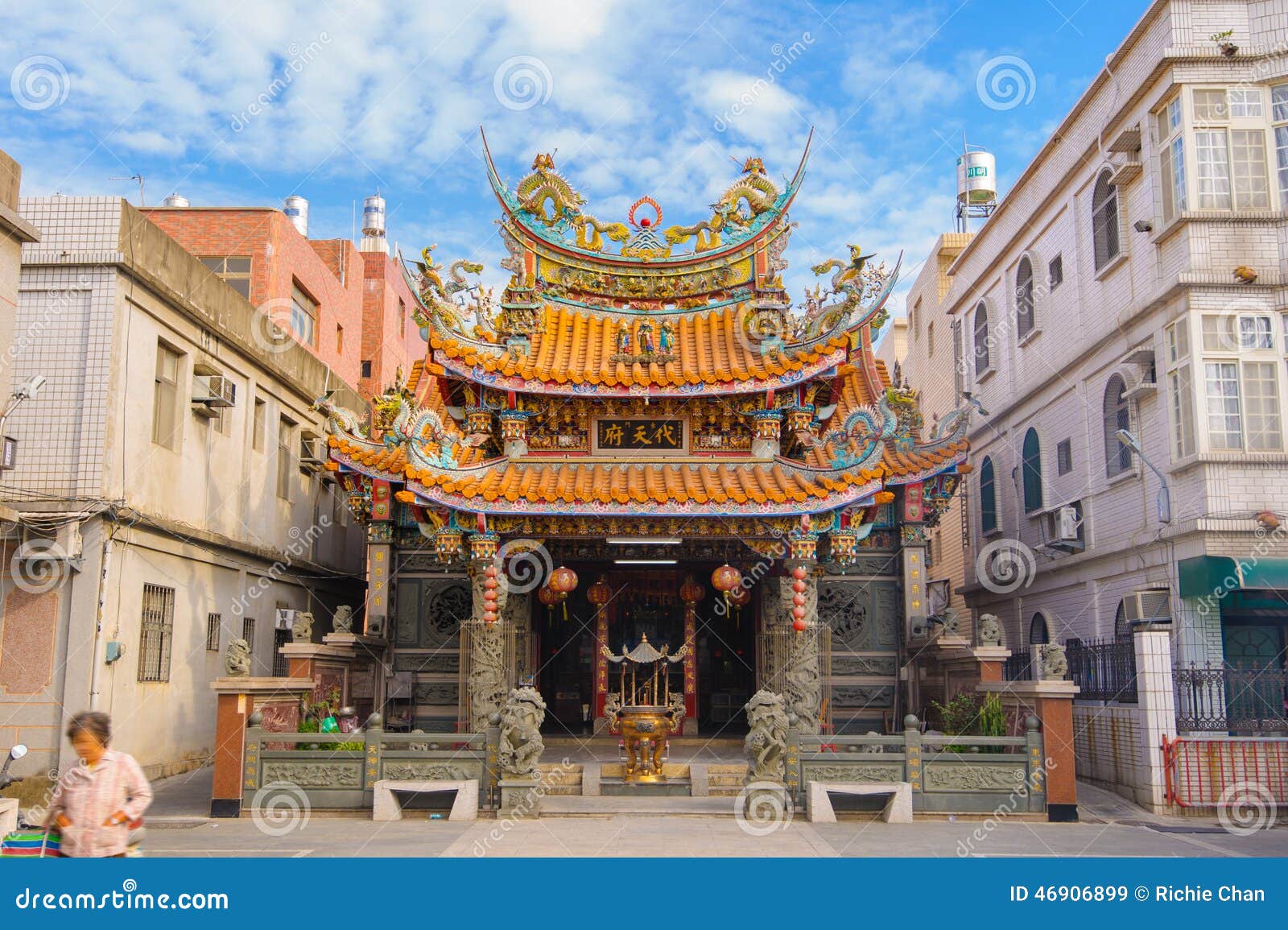 Chinese Tempel Onder De Blauwe Hemel Stock Afbeelding - Image of ...