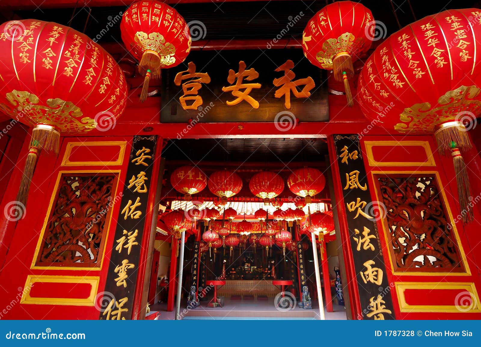 Chinese Temple In Singapore Thian Hock Keng Temple And High-rise ...