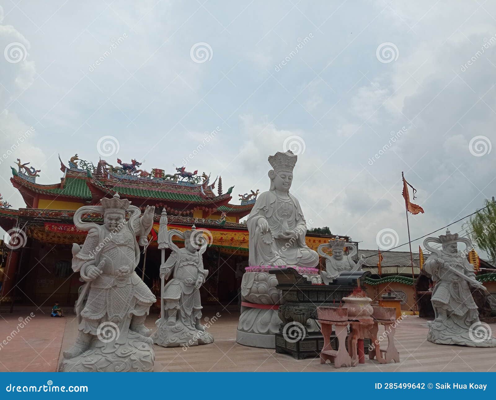 Chinese Temple Stone Statue Traditional Temple Stock Photo - Image of ...