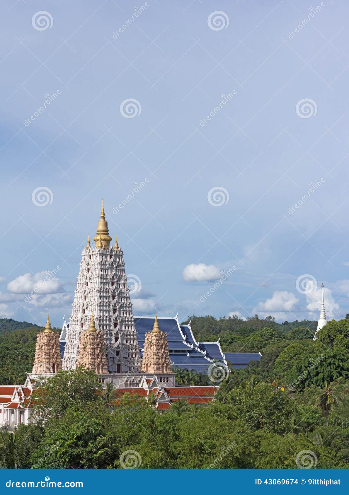Chinese temple stock photo. Image of buildings, gold - 43069674