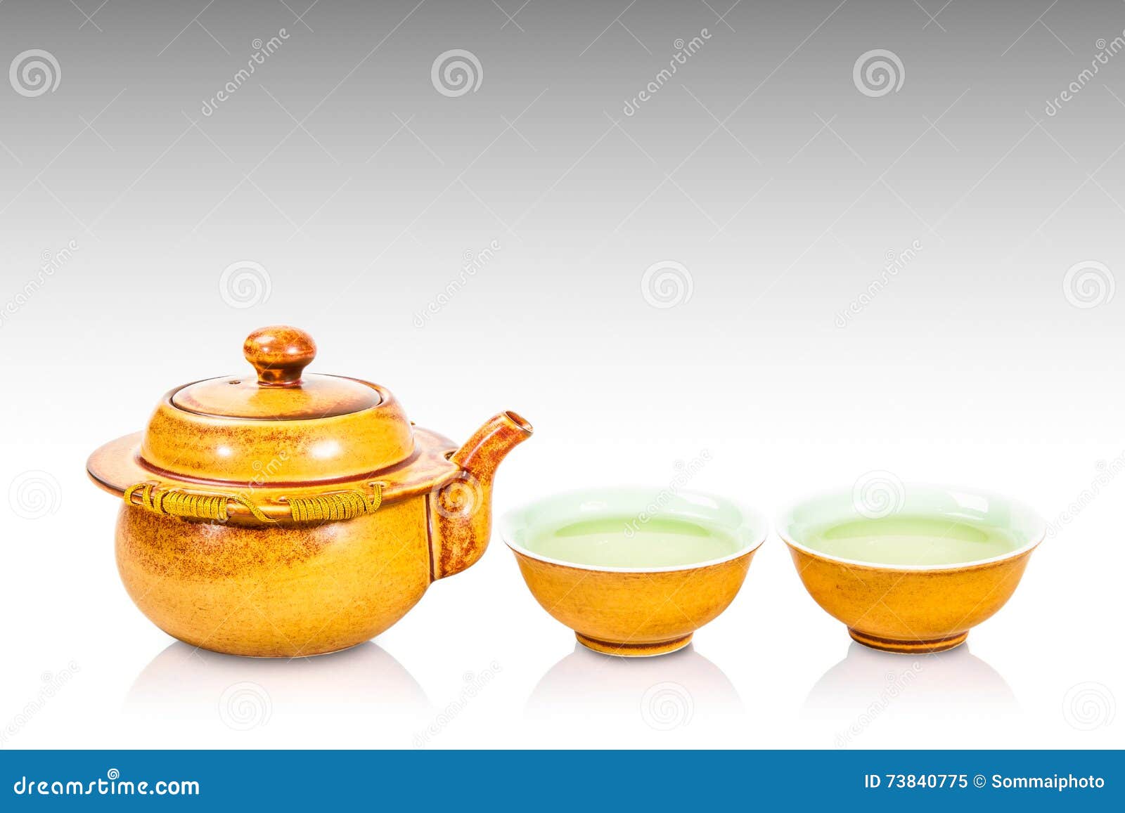 Chinese thee en theepot stock afbeelding. Image of porselein - 73840775