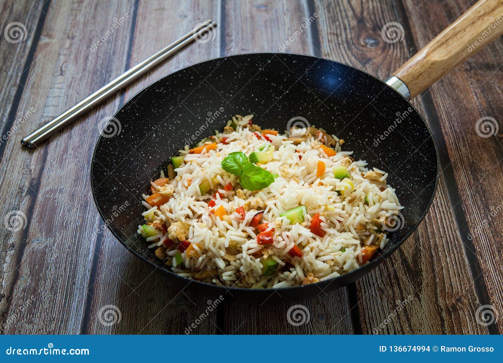 Chinese traditionele rijst stock foto. Image of maaltijd - 136674994