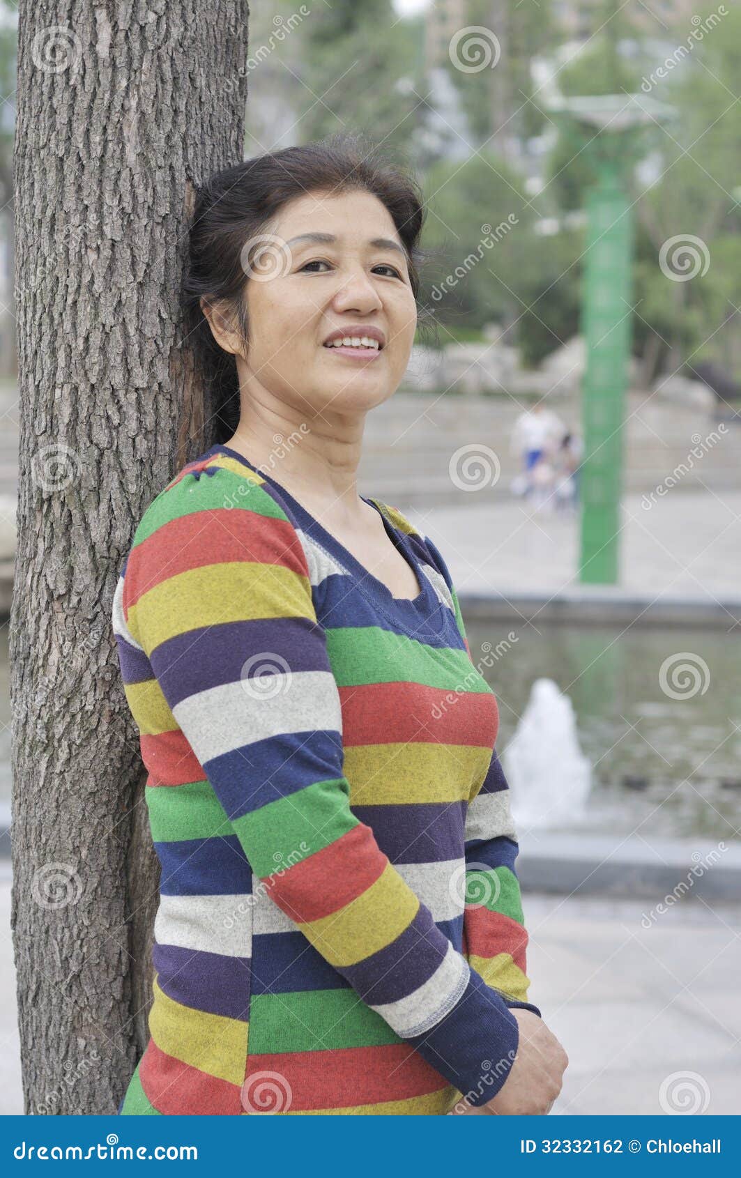Chinese Vrouw Op Middelbare Leeftijd Stock Foto - Image of mooi, gezond ...