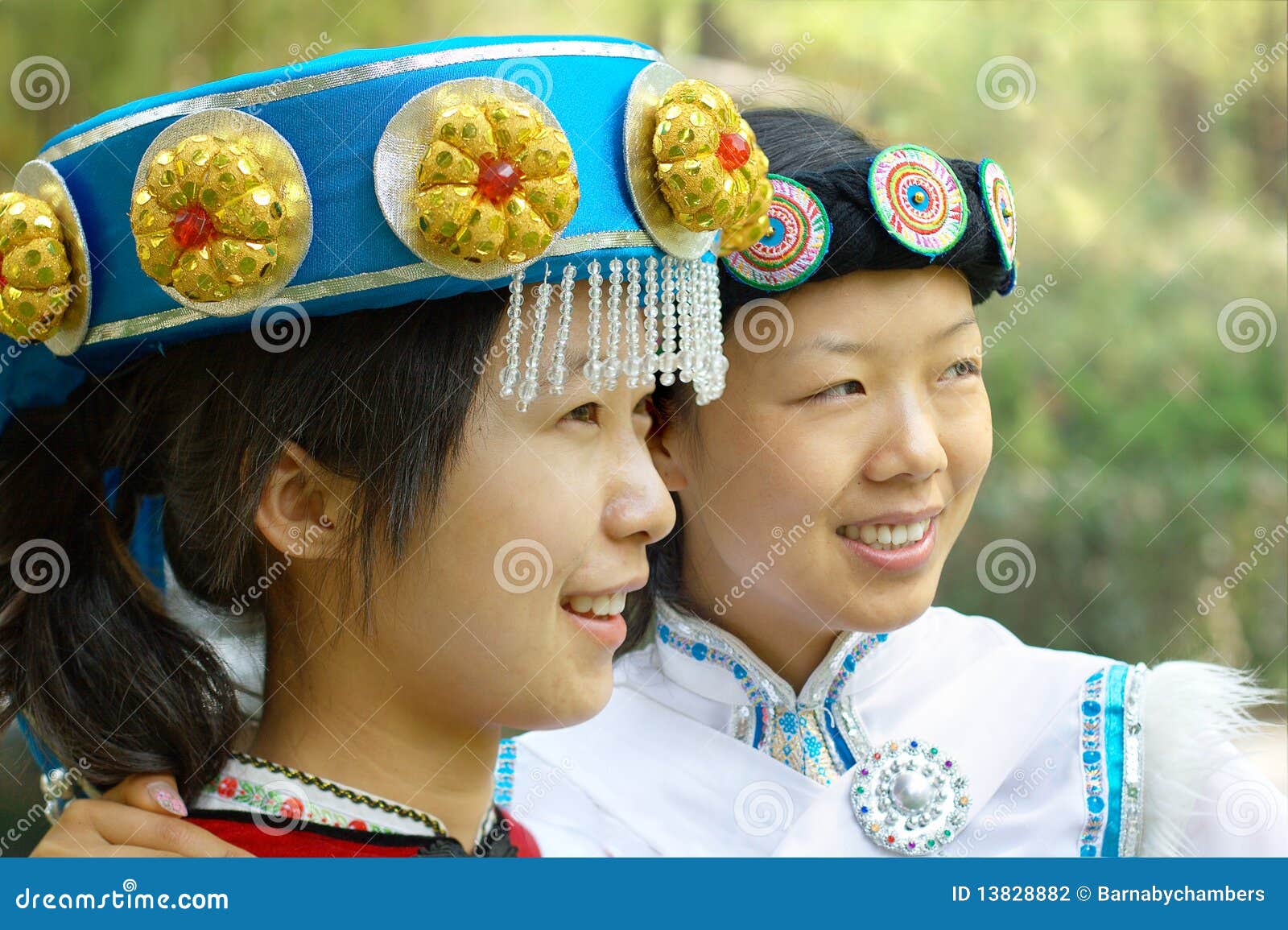 Chinese vrouwen Naxi stock foto. Image of aziatisch, chinees - 13828882