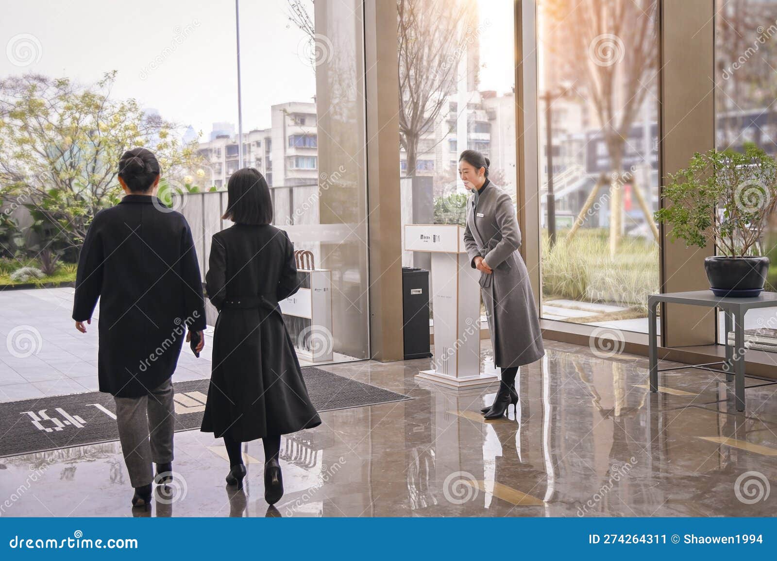 Chinese Waiter editorial photo. Image of glass, celebrate - 274264311