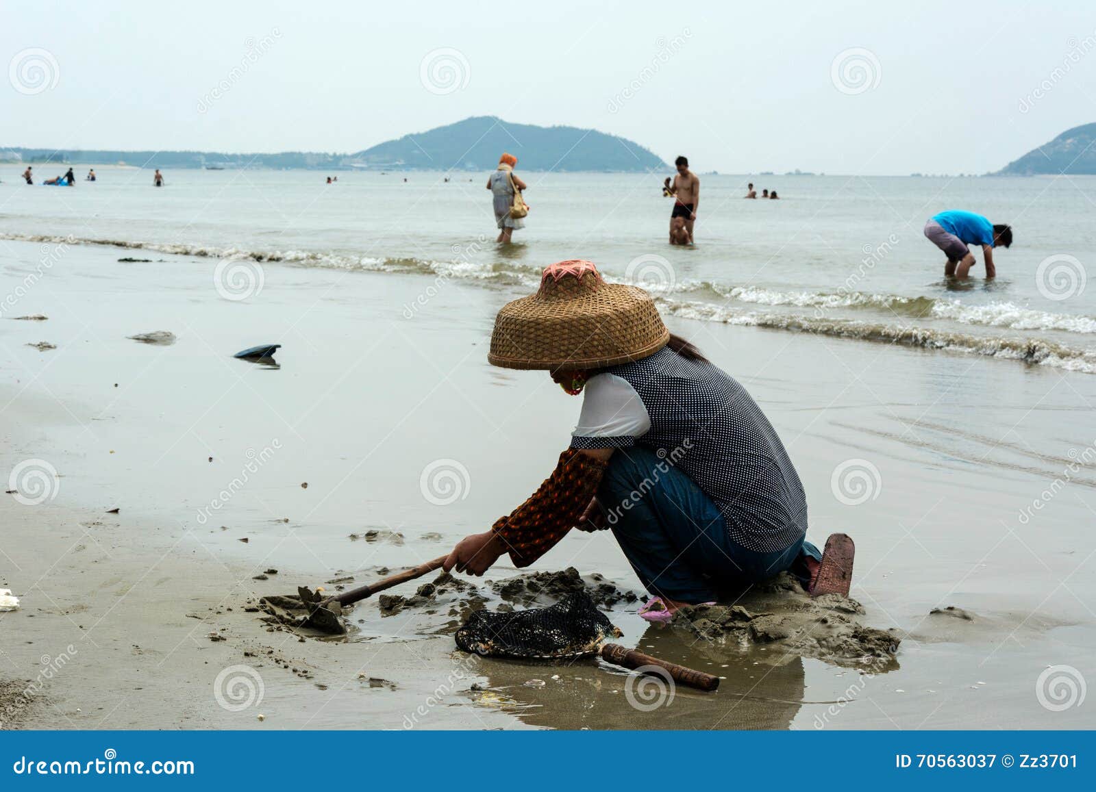 Chinese Woman Digging Clams Stock Image - Image of flat, collect: 70563037