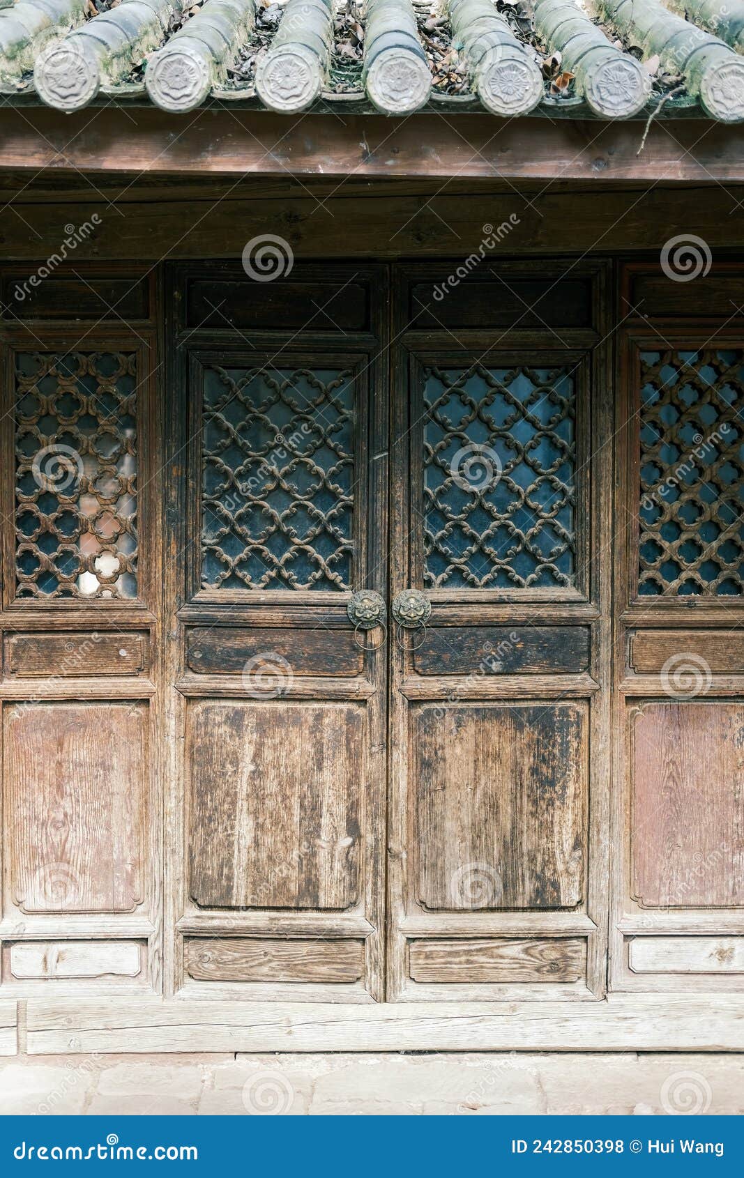 The chinese wooden door stock photo. Image of architecture - 242850398