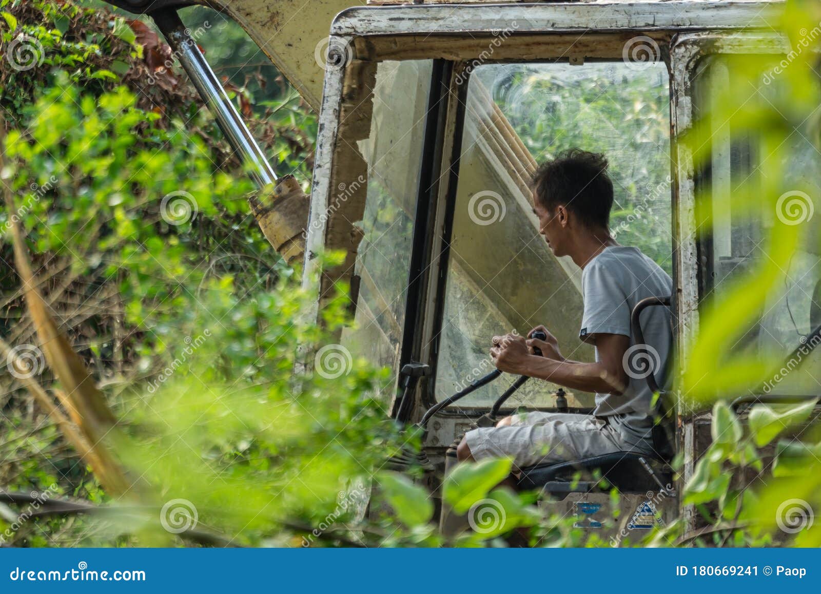 Chinese Digger Operator at Work Editorial Photo - Image of ...