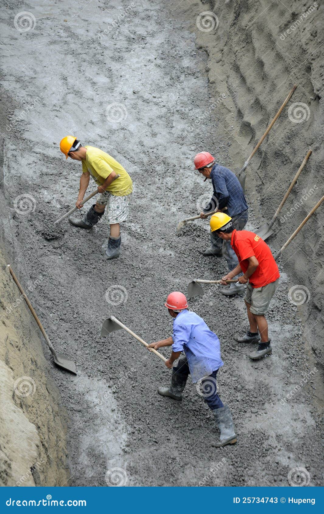 Chinese Workers, Luminescence, Evanescence And Lake Editorial Image ...