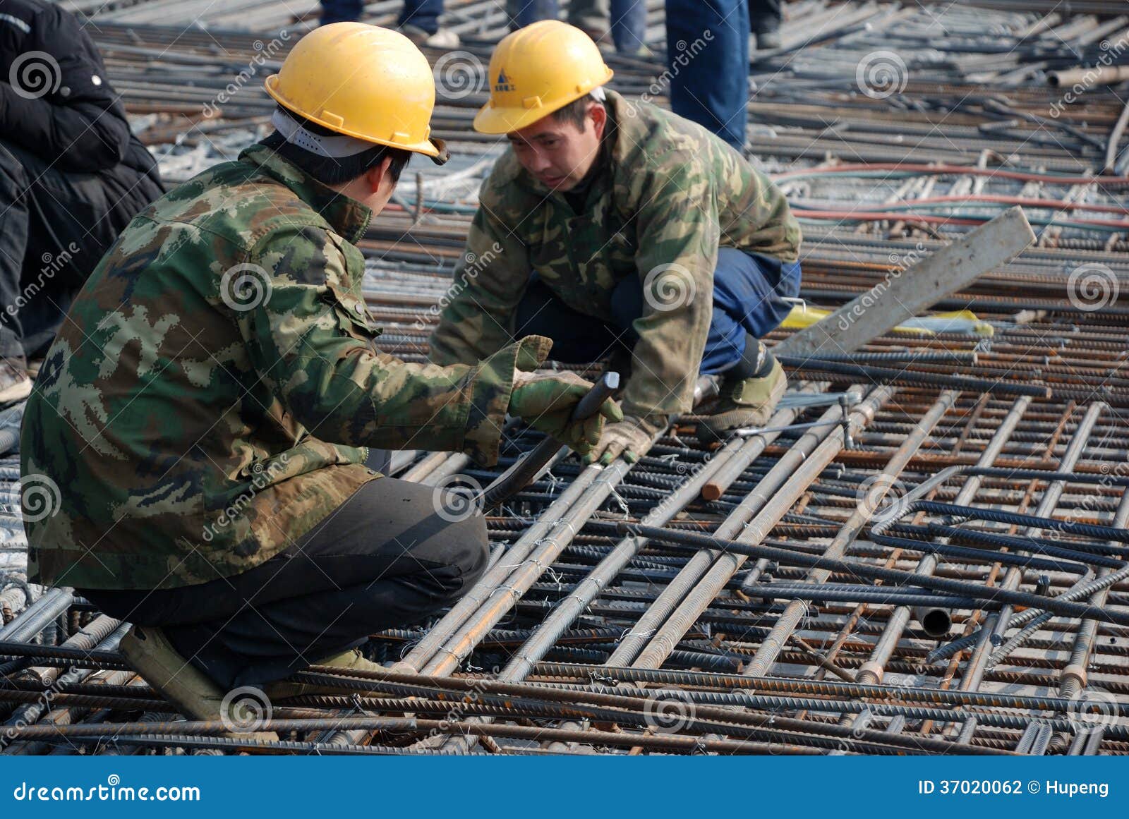 Chinese Workers, Luminescence, Evanescence And Lake Editorial Image ...