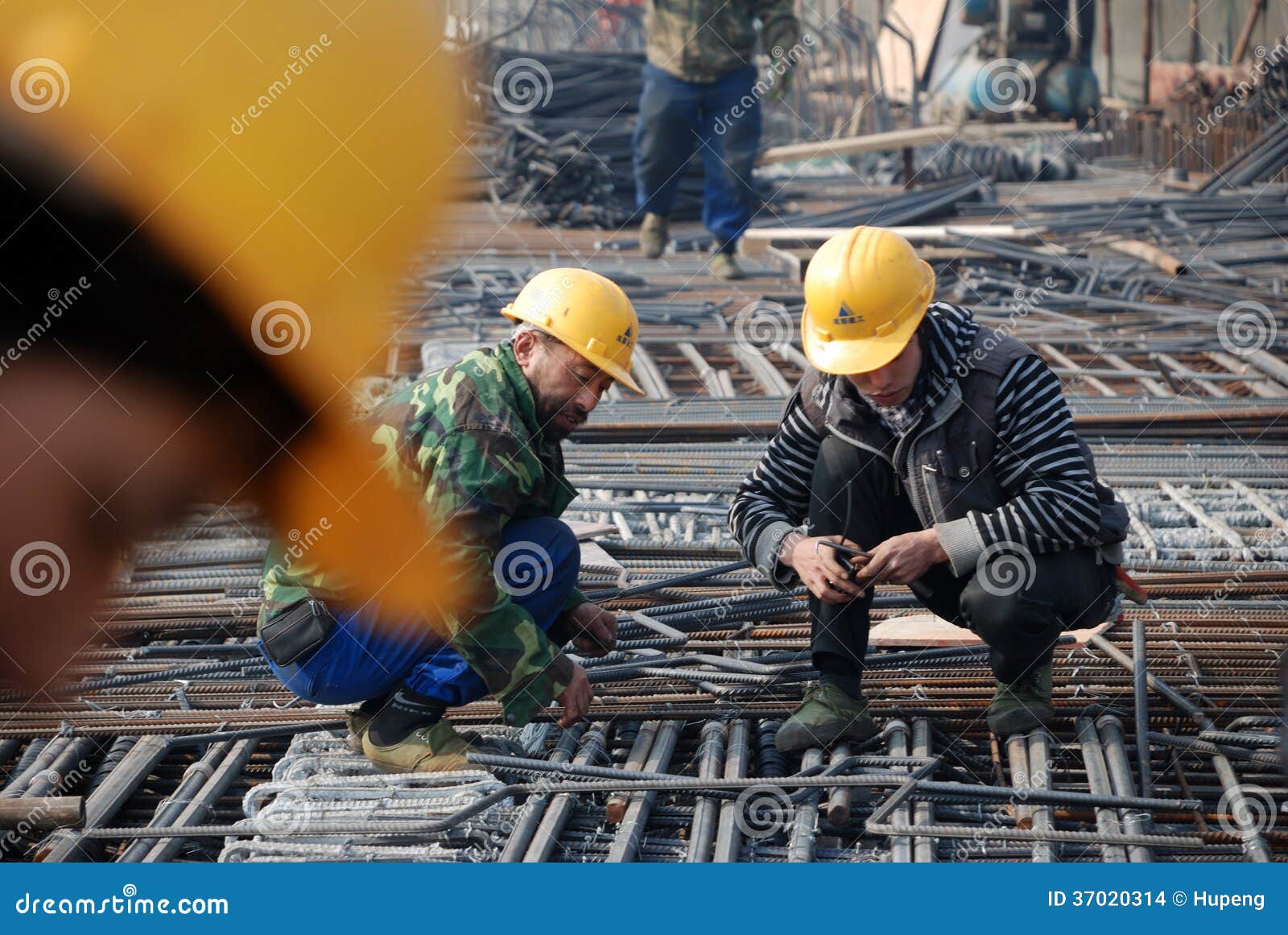 Chinese Workers, Luminescence, Evanescence And Lake Editorial Image ...