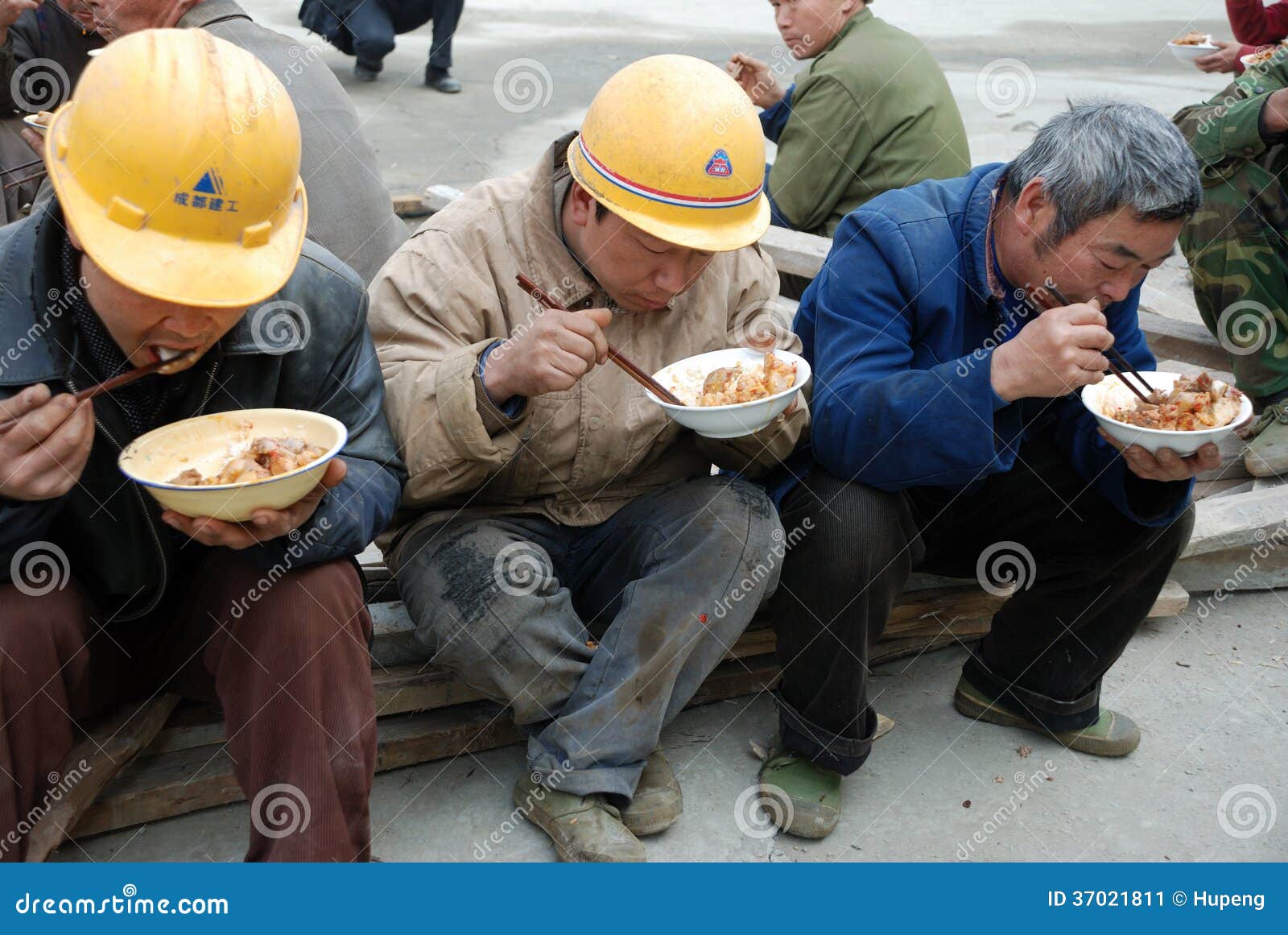 Chinese workers have lunch editorial photo. Image of asian - 37021811