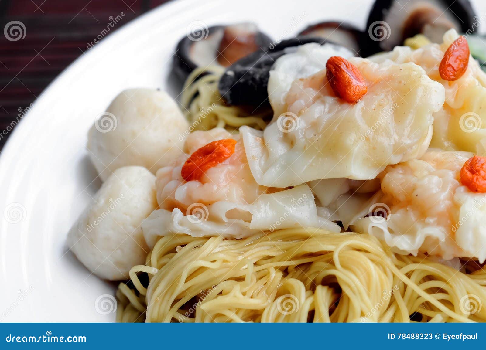 Chinese Yellow Dumplings Won-ton Noodle Stock Image - Image of mushroom ...