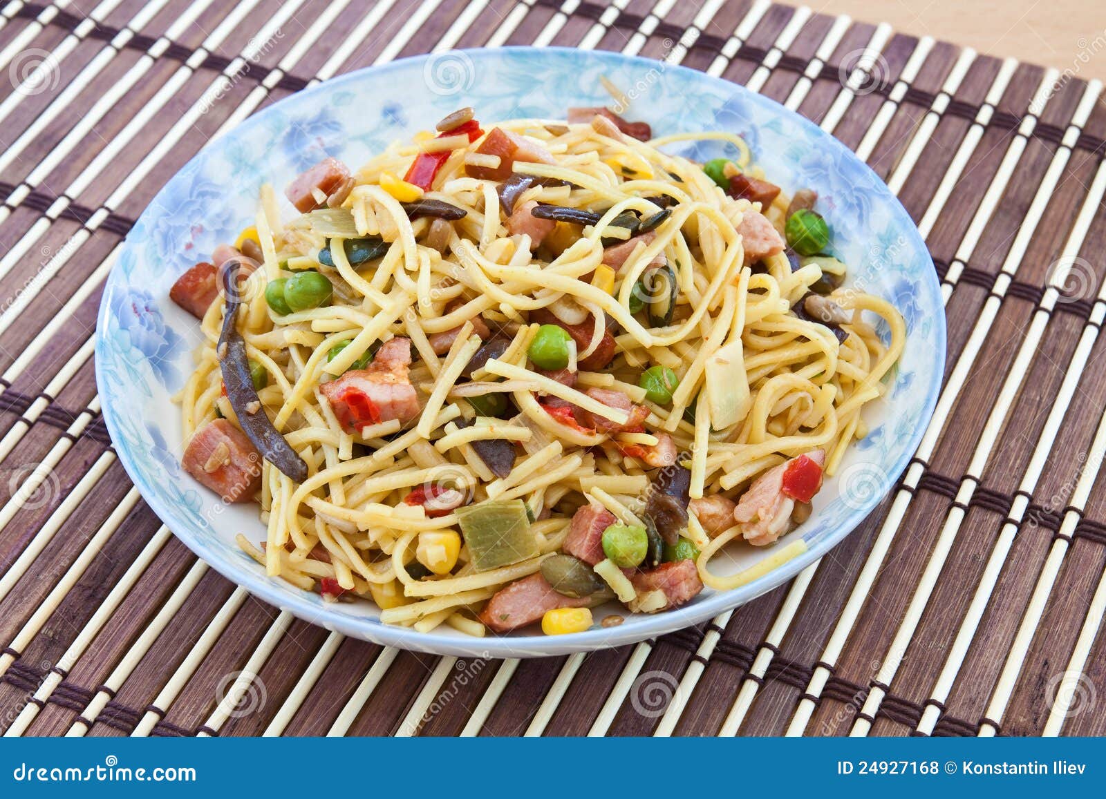 Chinese yellow noodles stock photo. Image of lunch, delicious - 24927168