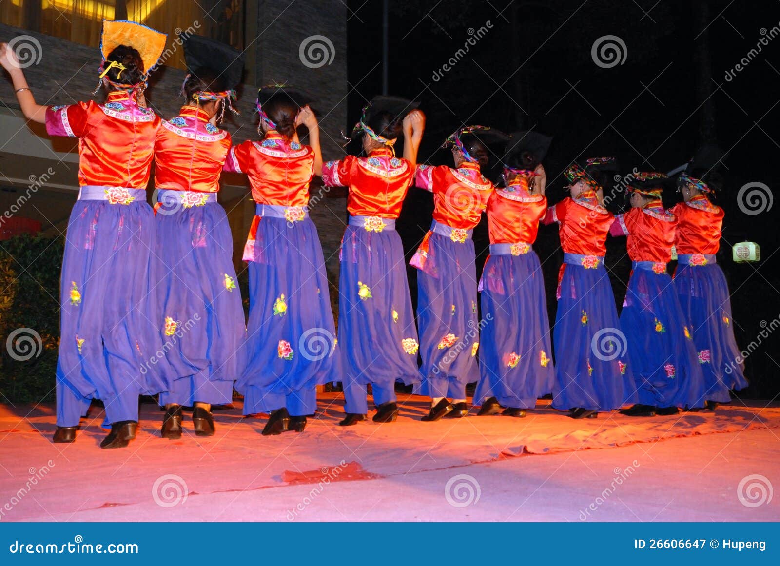 The Chinese Yi dancing editorial photography. Image of dress - 26606647