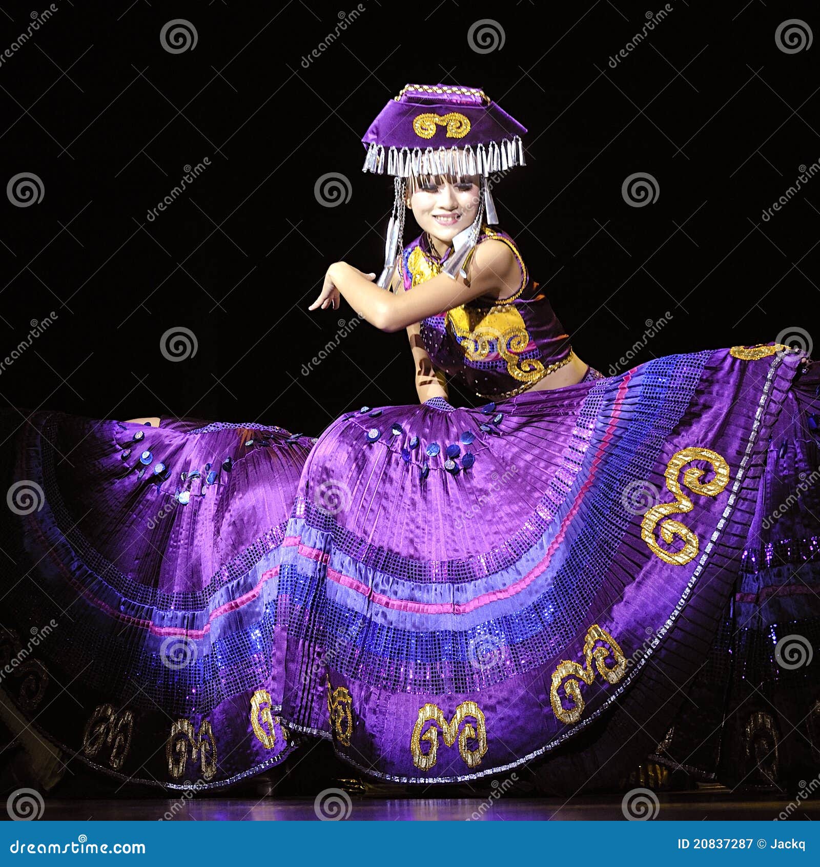 Chinese Yi ethnic dancer editorial photography. Image of music - 20837287