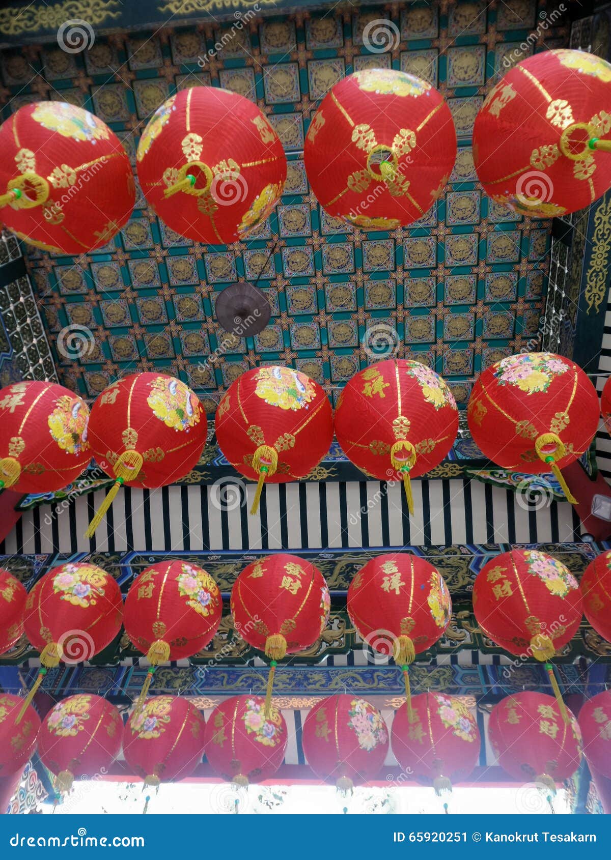 Chinesische rote Laternen stockbild. Bild von laternen - 65920251