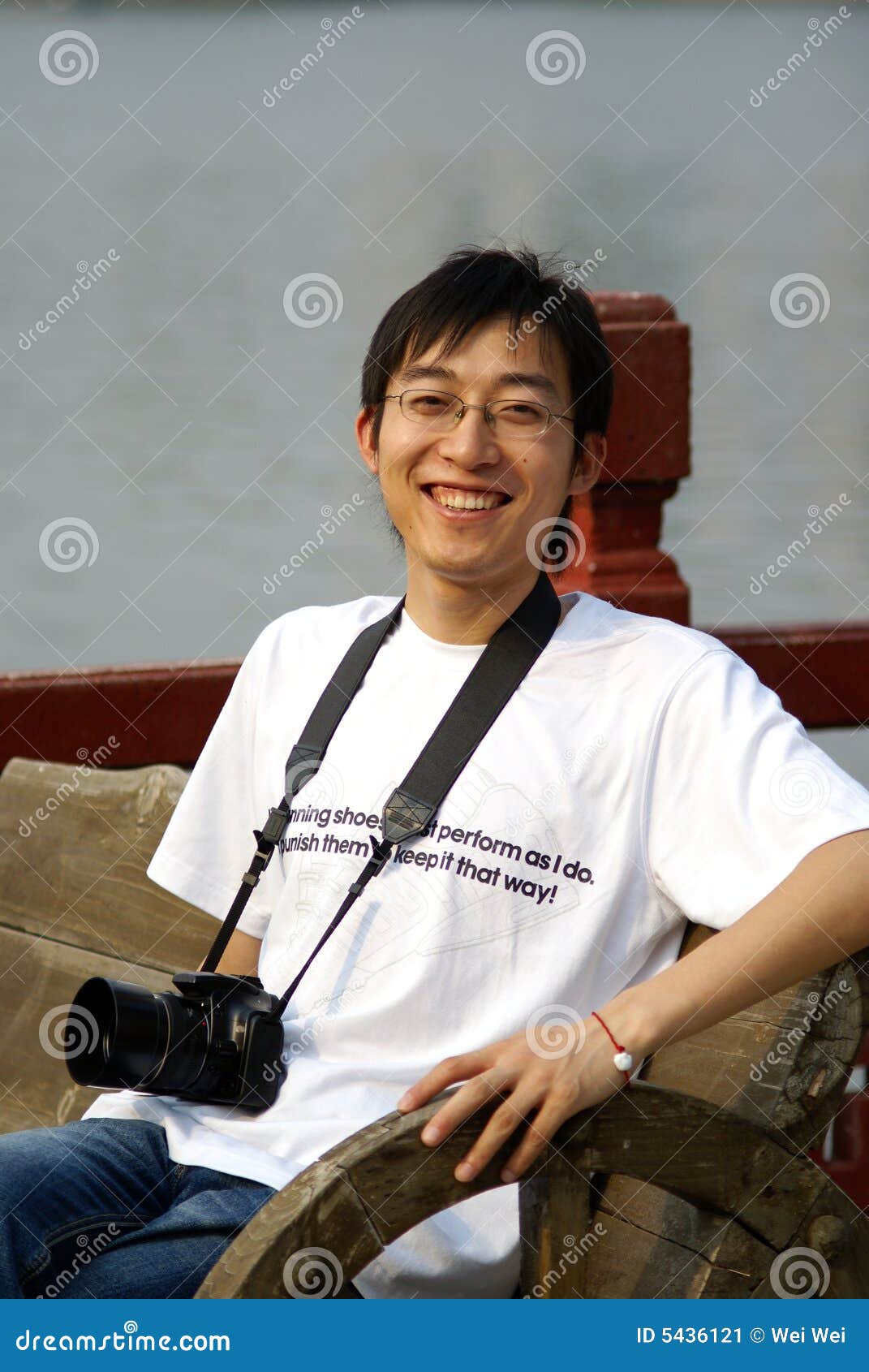 Chinesischer Mann Mit Kamera Stockbild - Bild von jung, kamera: 5436121