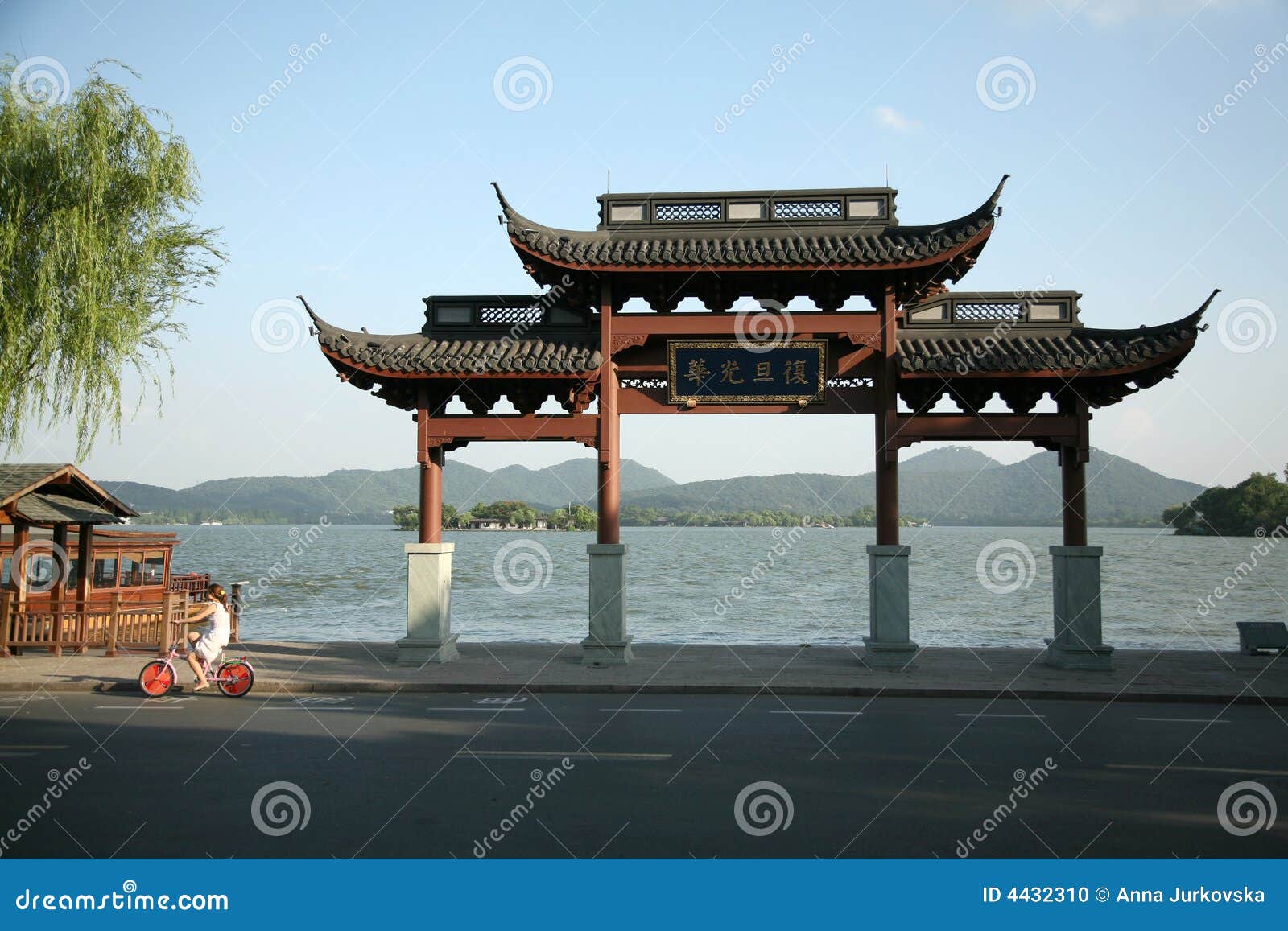 Chinesischer Torbogen stockfoto. Bild von asien, tourismus - 4432310