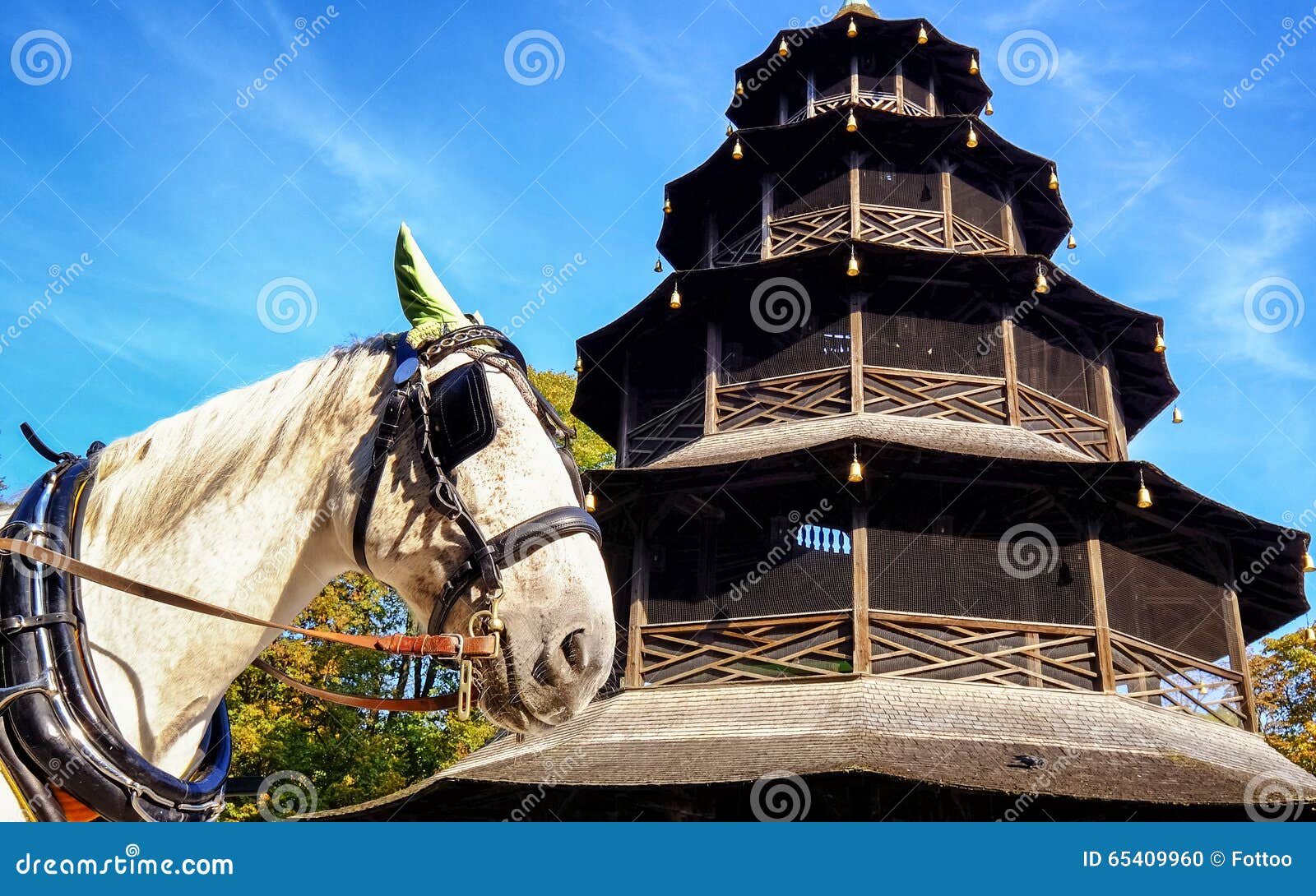 Chinesischer Turm - München Stock Foto - Image of duitsland, zonlicht ...