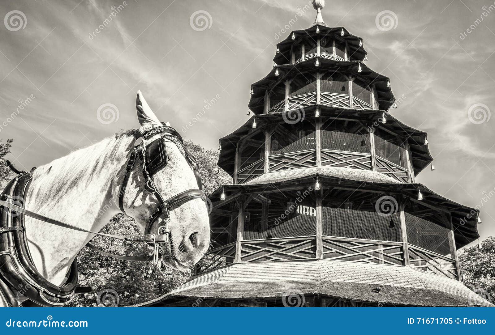 Chinesischer turm - munich stock image. Image of architectural - 71671705