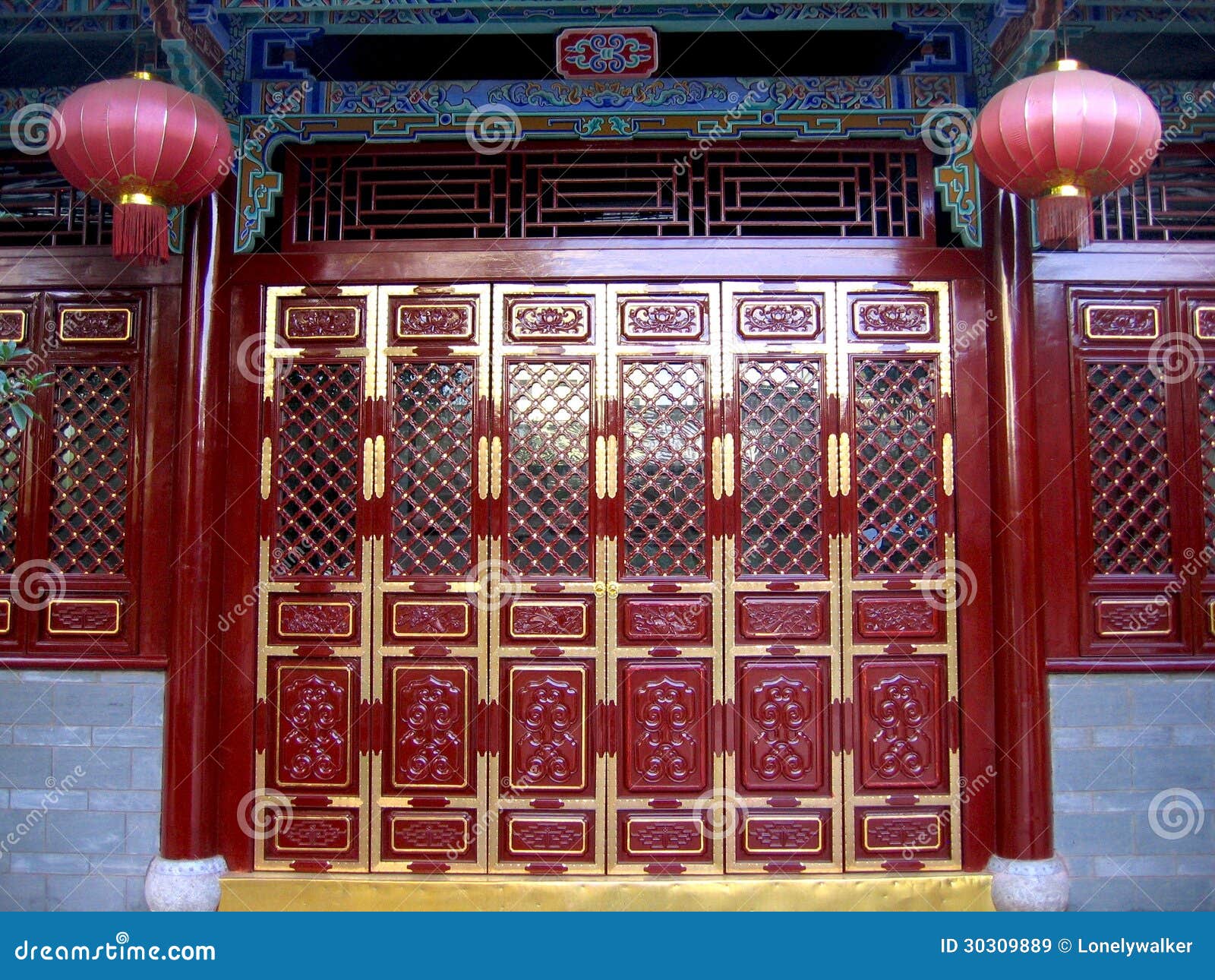 Chinesisches Rotes Tor Und Laternen Stockbild - Bild von chinesisch ...