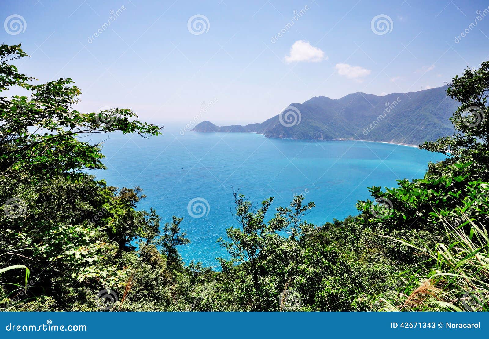 CHING-SHUEI CLIFF Taiwan imagen de archivo. Imagen de océano - 42671343