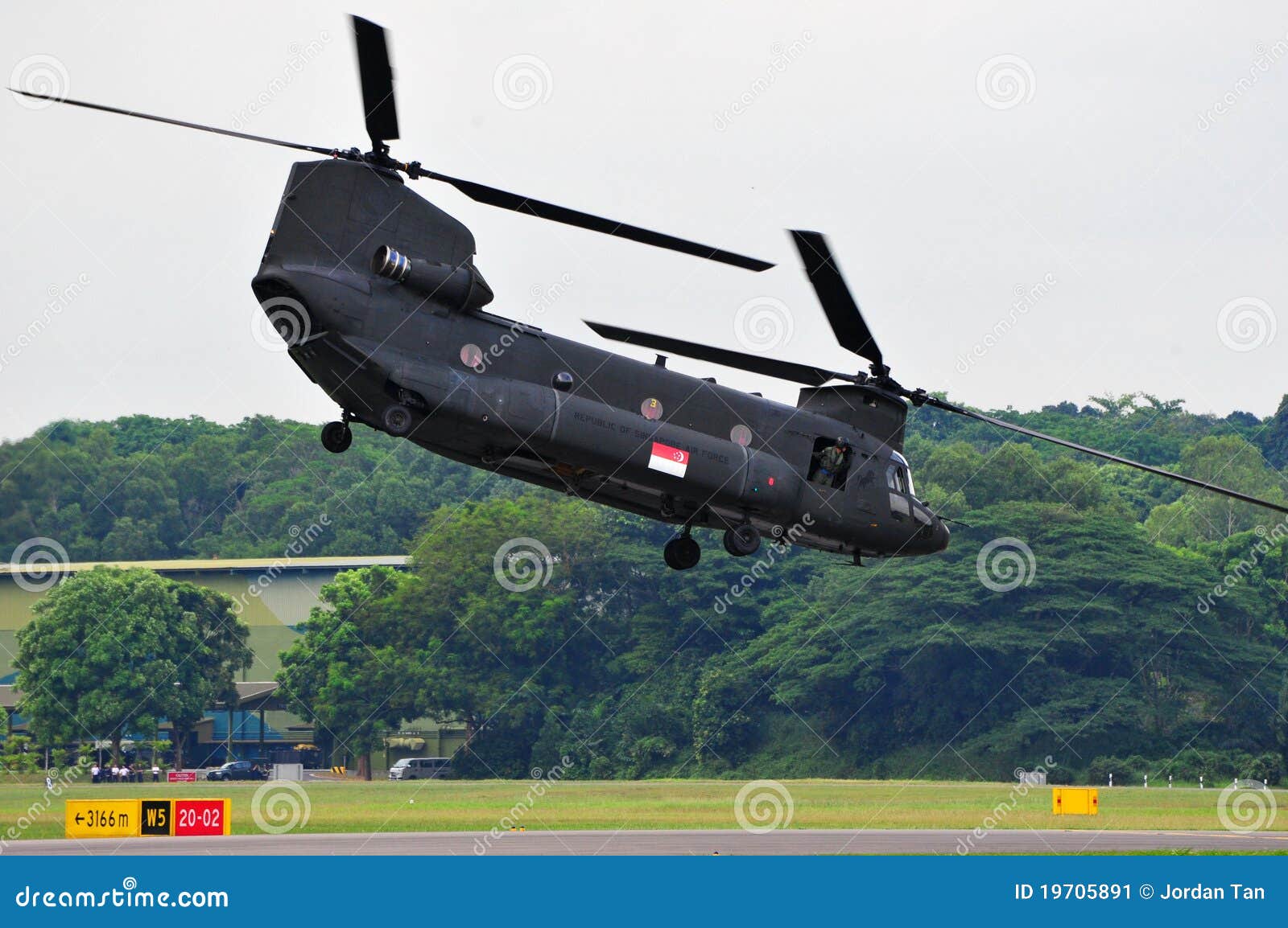 Chinook Helicopter Taking Off Editorial Photo - Image of ch47, rotor ...