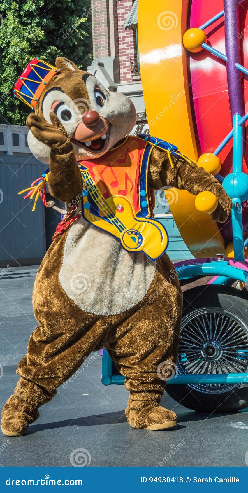 Chip dancing in parade editorial stock photo. Image of family - 94930418