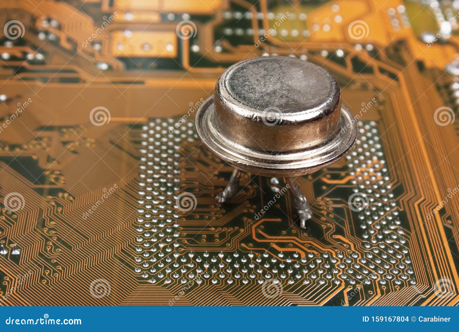 Chip de silicio antiguo foto de archivo. Imagen de transistor - 159167804