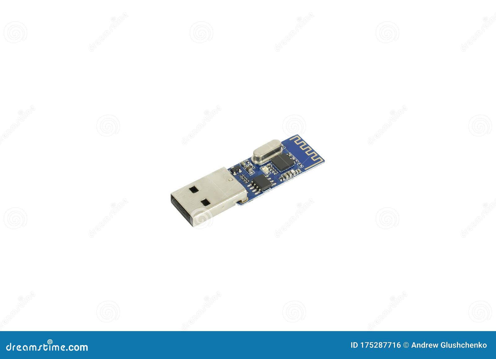 Chip Flash Drive Desmontado Isolado Em Fundo Branco Foto de Stock ...