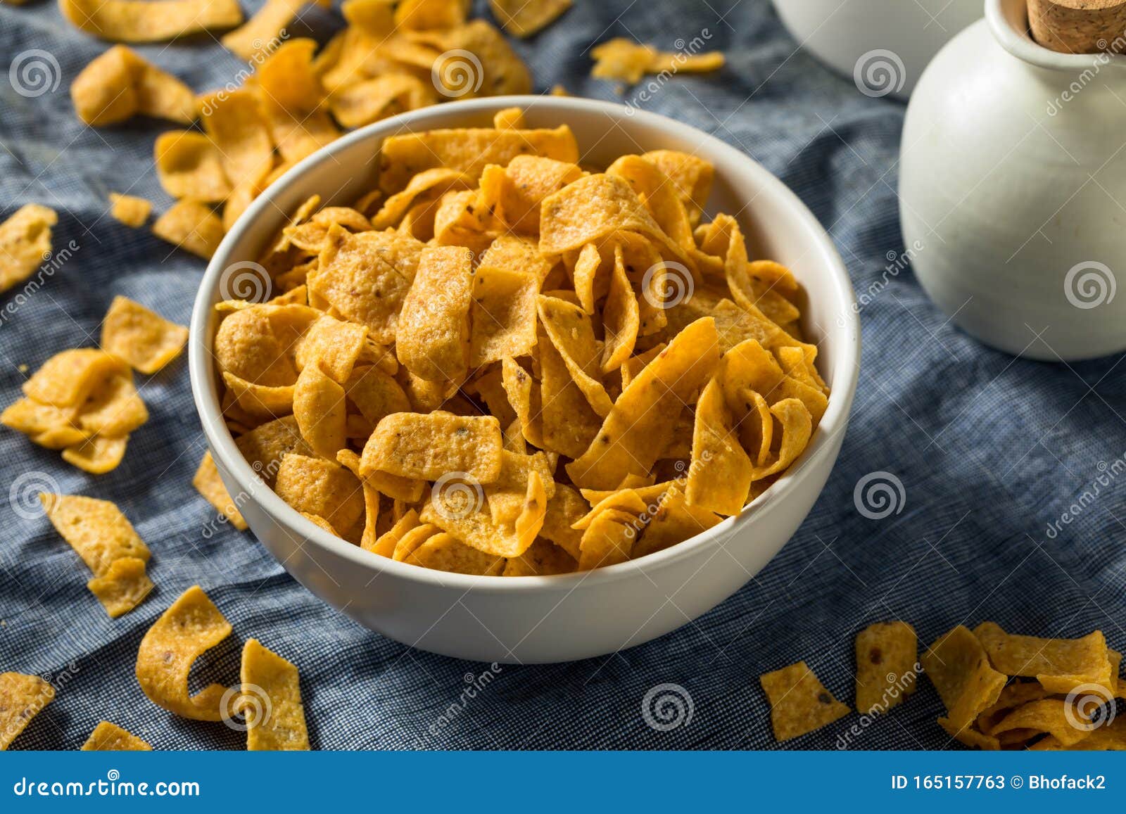 Chips De Milho De Sal Crunchy Imagem de Stock - Imagem de amarelo ...