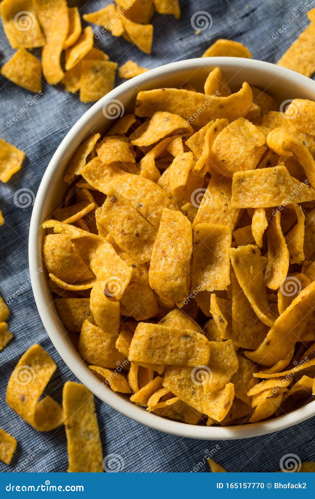 Chips De Milho De Sal Crunchy Foto de Stock - Imagem de lanche, pregos ...