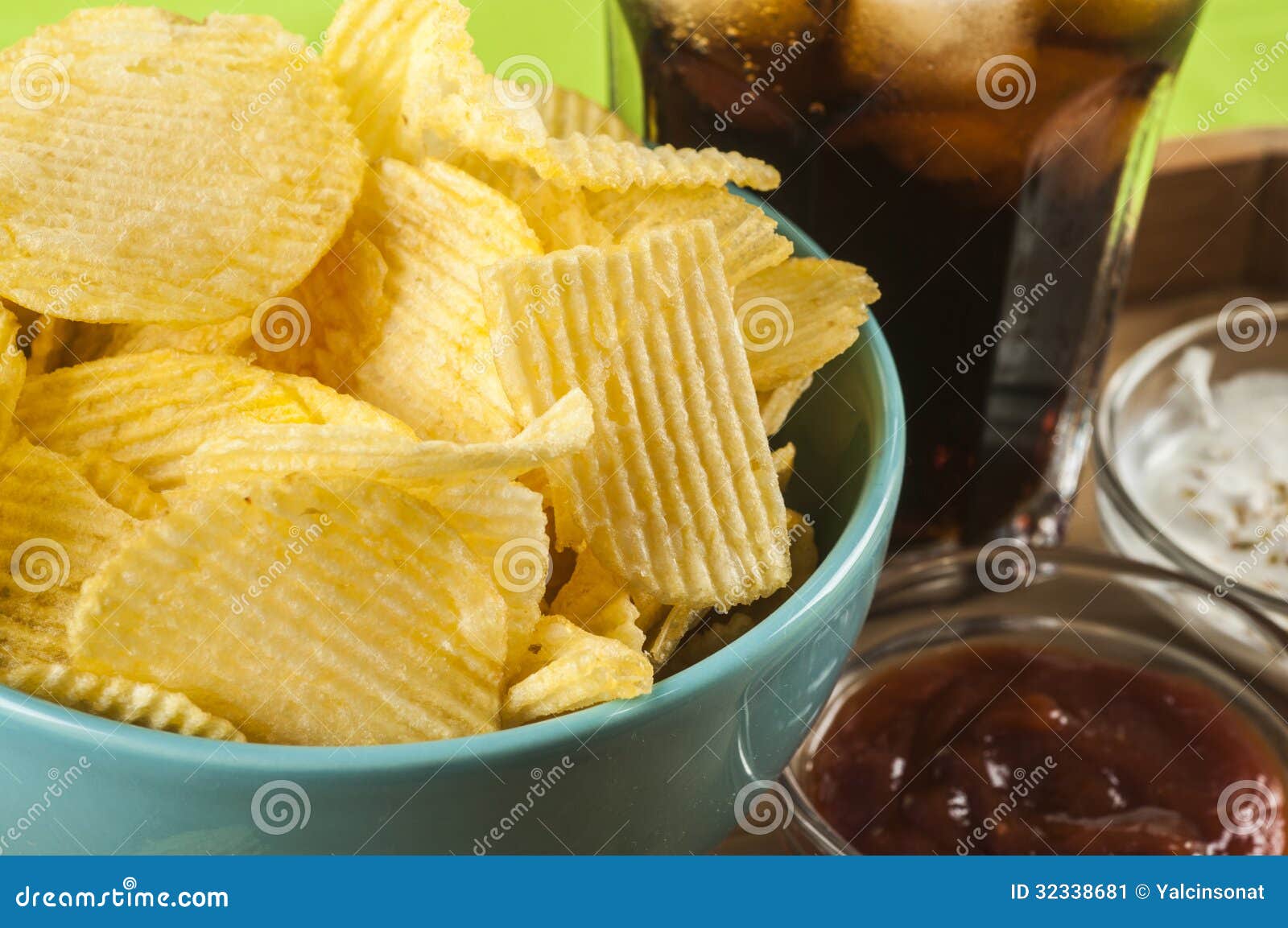 175 Chips Och Cola Stock Photos - Free & Royalty-Free Stock Foton från ...