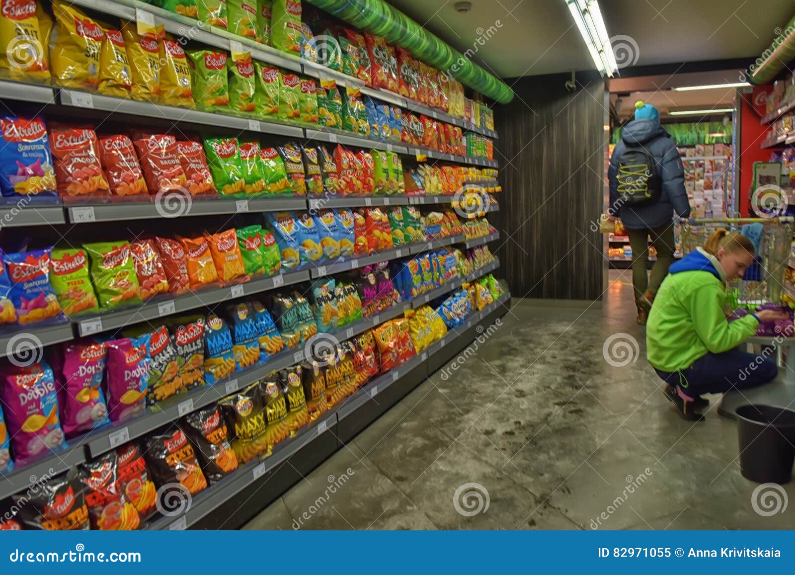 Chips in the store, editorial image. Image of commercial - 82971055