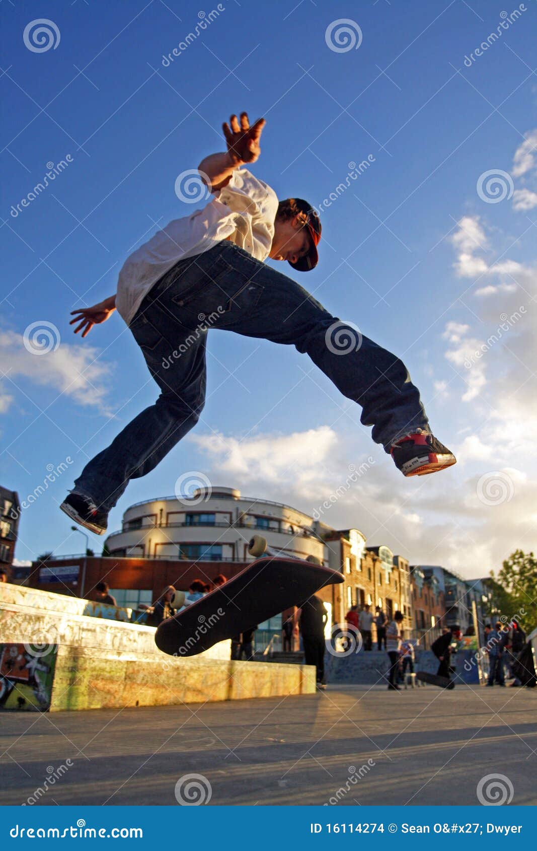 Chiquenaude D'interne De Patin Image stock éditorial - Image du irlande ...