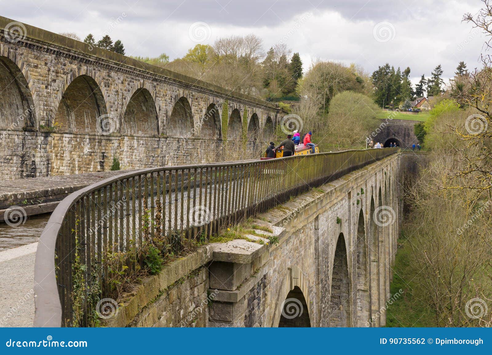 Chirk Aquaductviaduct En Tunnel Redactionele Fotografie - Image of ...