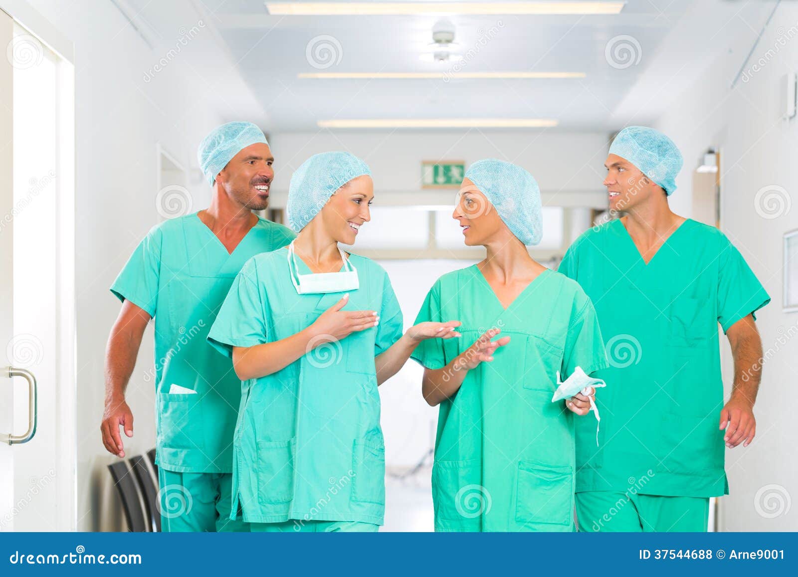 Chirurgen Im Krankenhaus Oder in Der Klinik Als Team Stockfoto - Bild ...